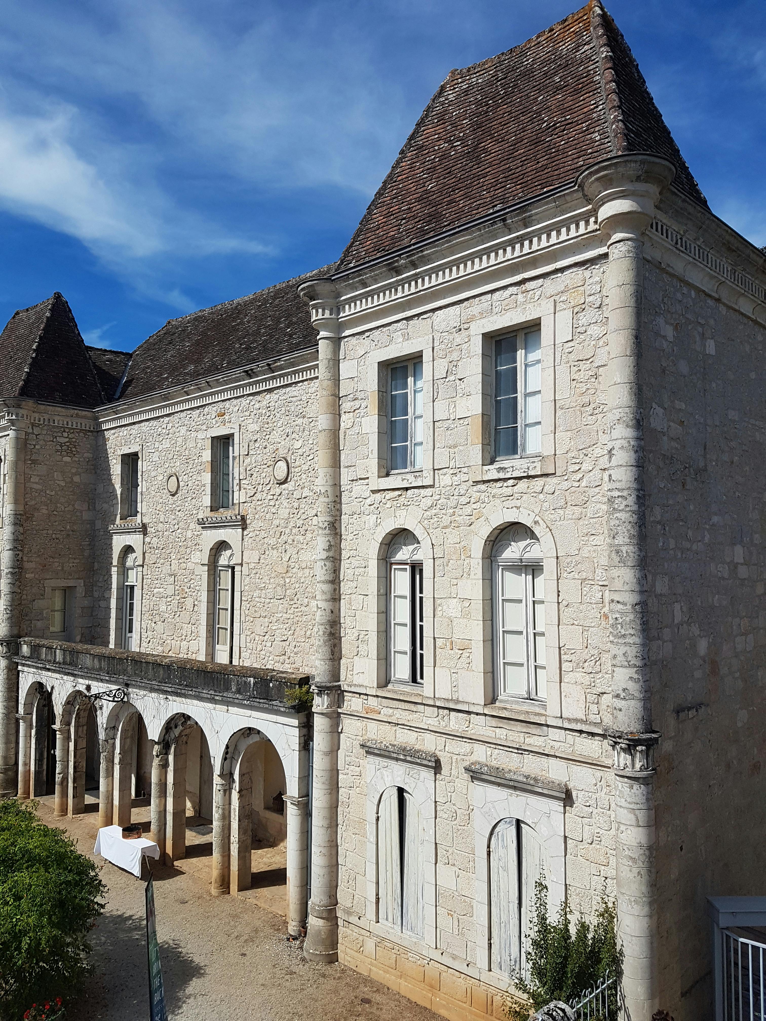 Exterior of a Castle · Free Stock Photo