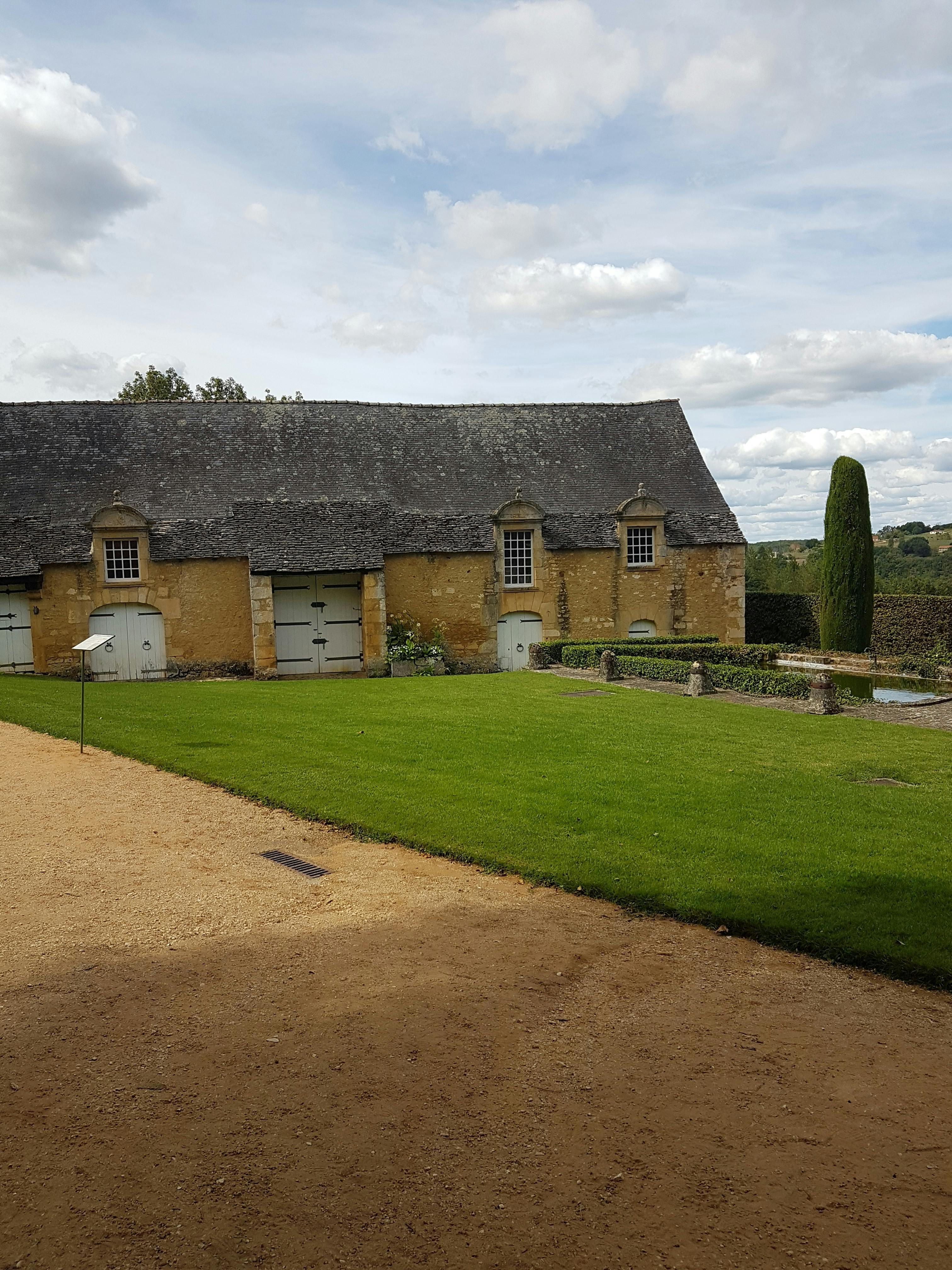 Farmhouse in Countryside · Free Stock Photo