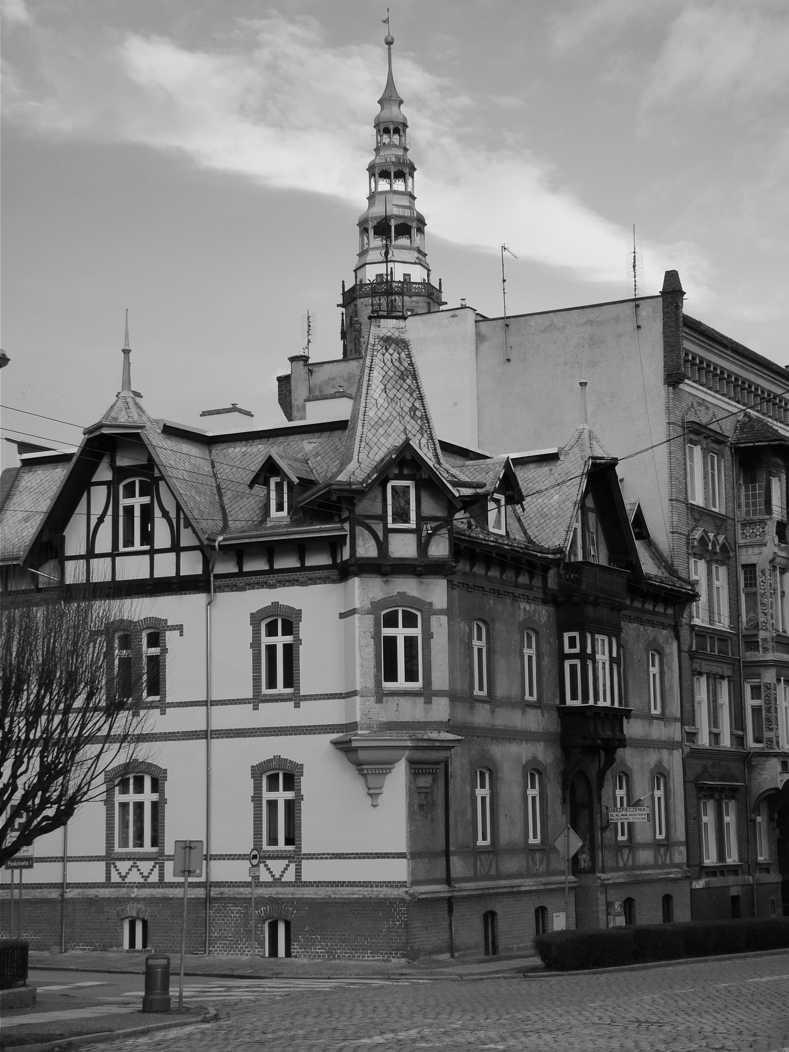 Grayscale Photo of Building · Free Stock Photo