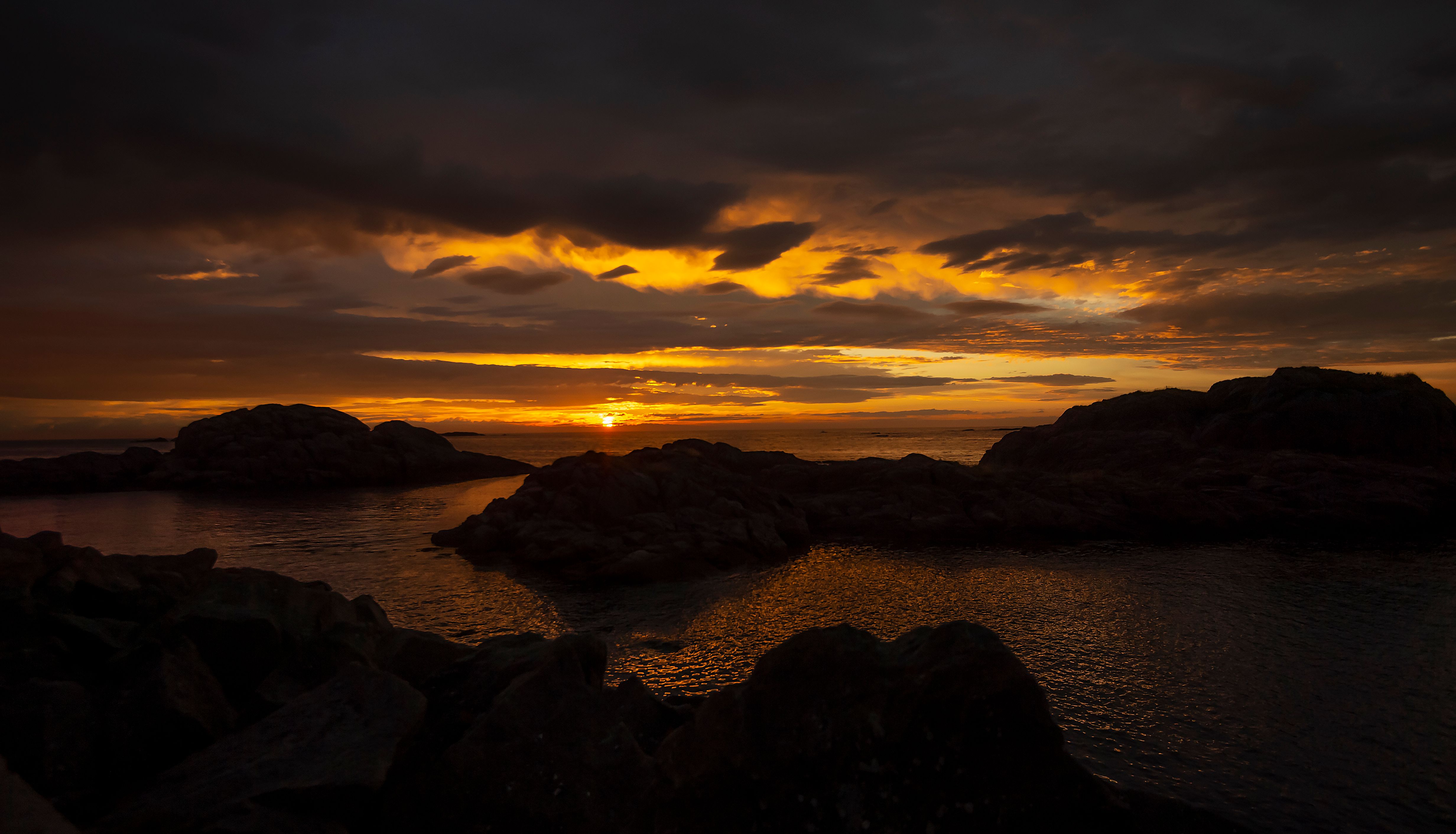 Sunfall in the Arctic · Free Stock Photo