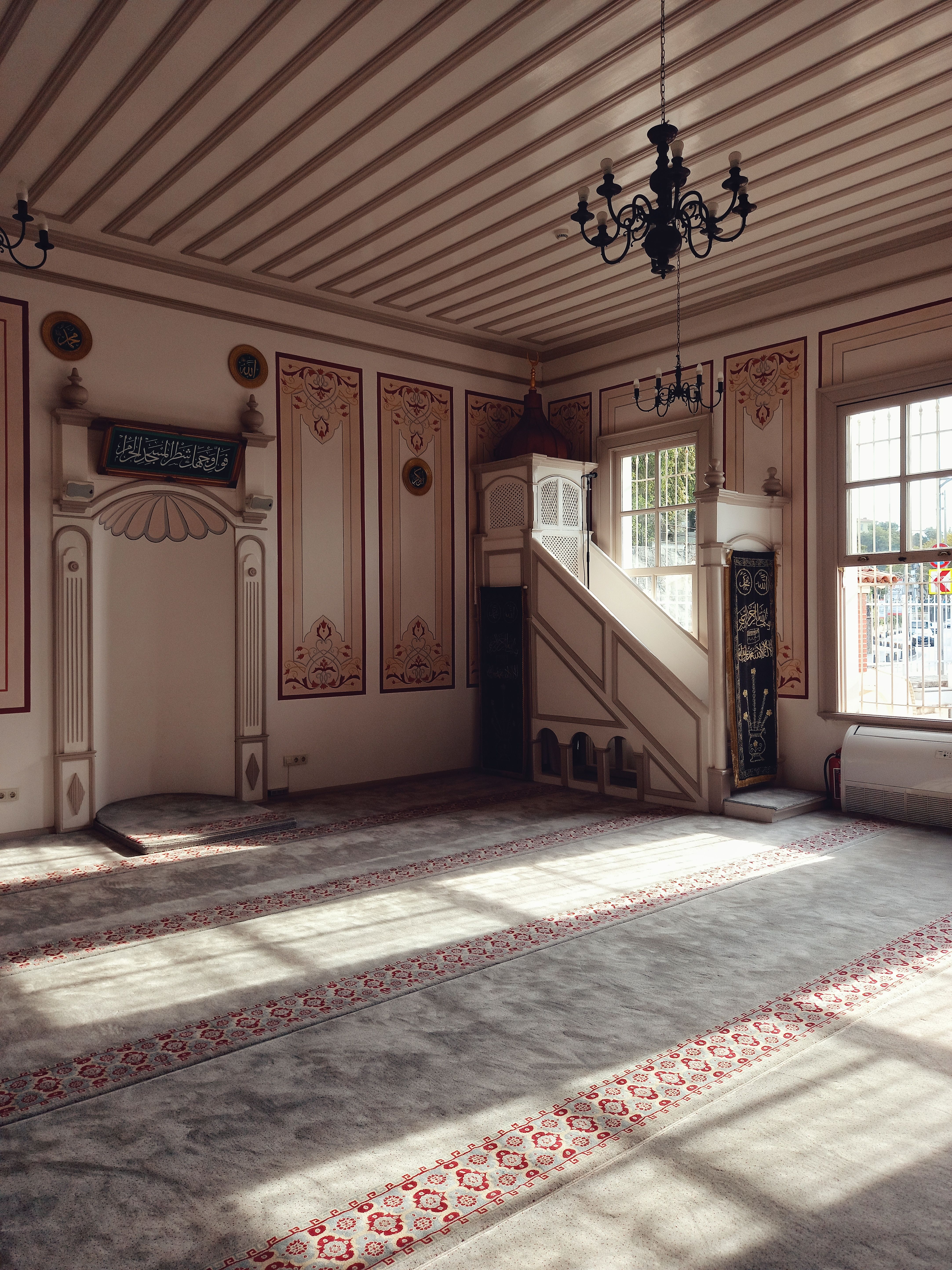 Interior of Mosque · Free Stock Photo