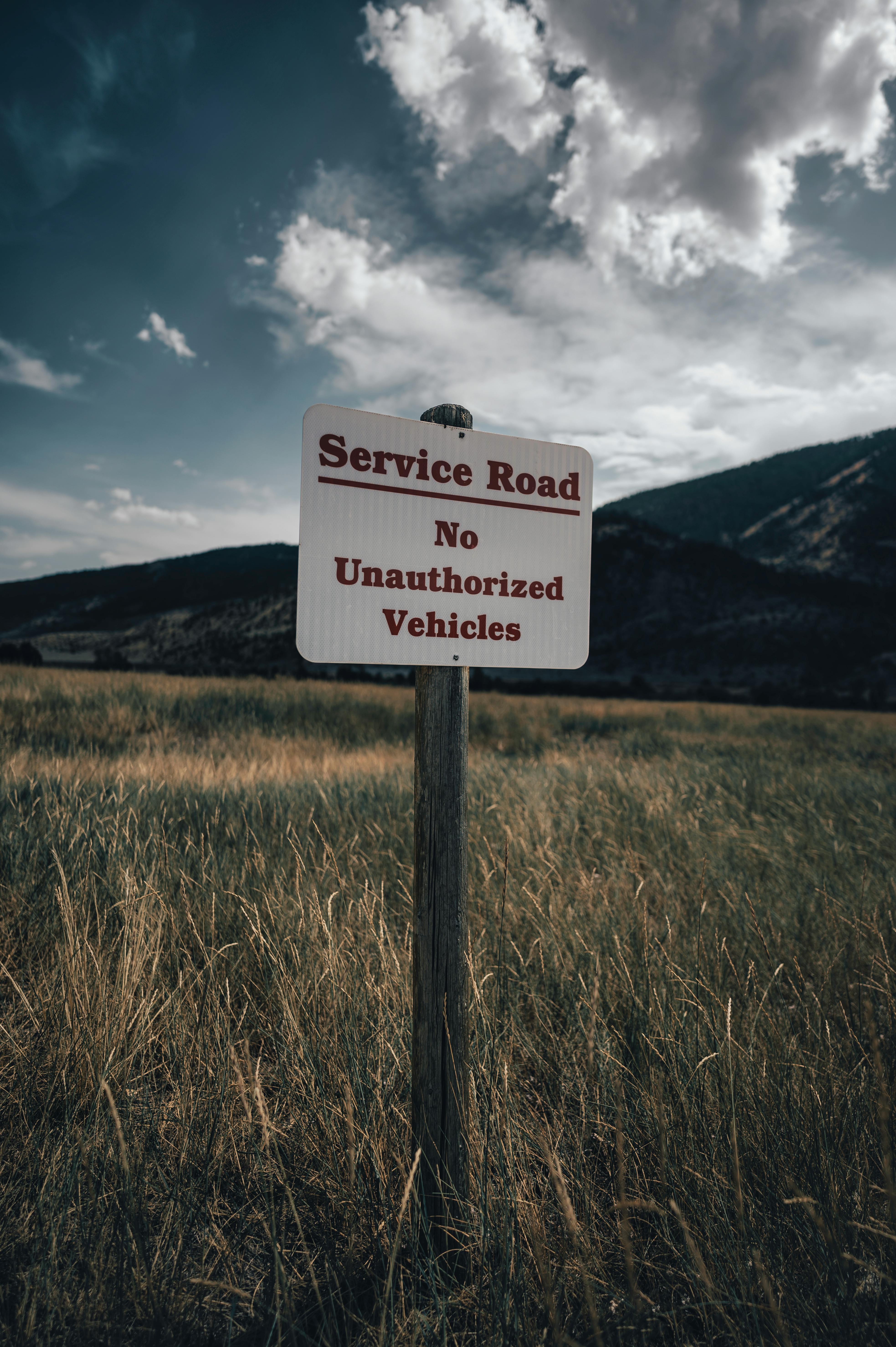 Close-up of a Signage in the Field · Free Stock Photo