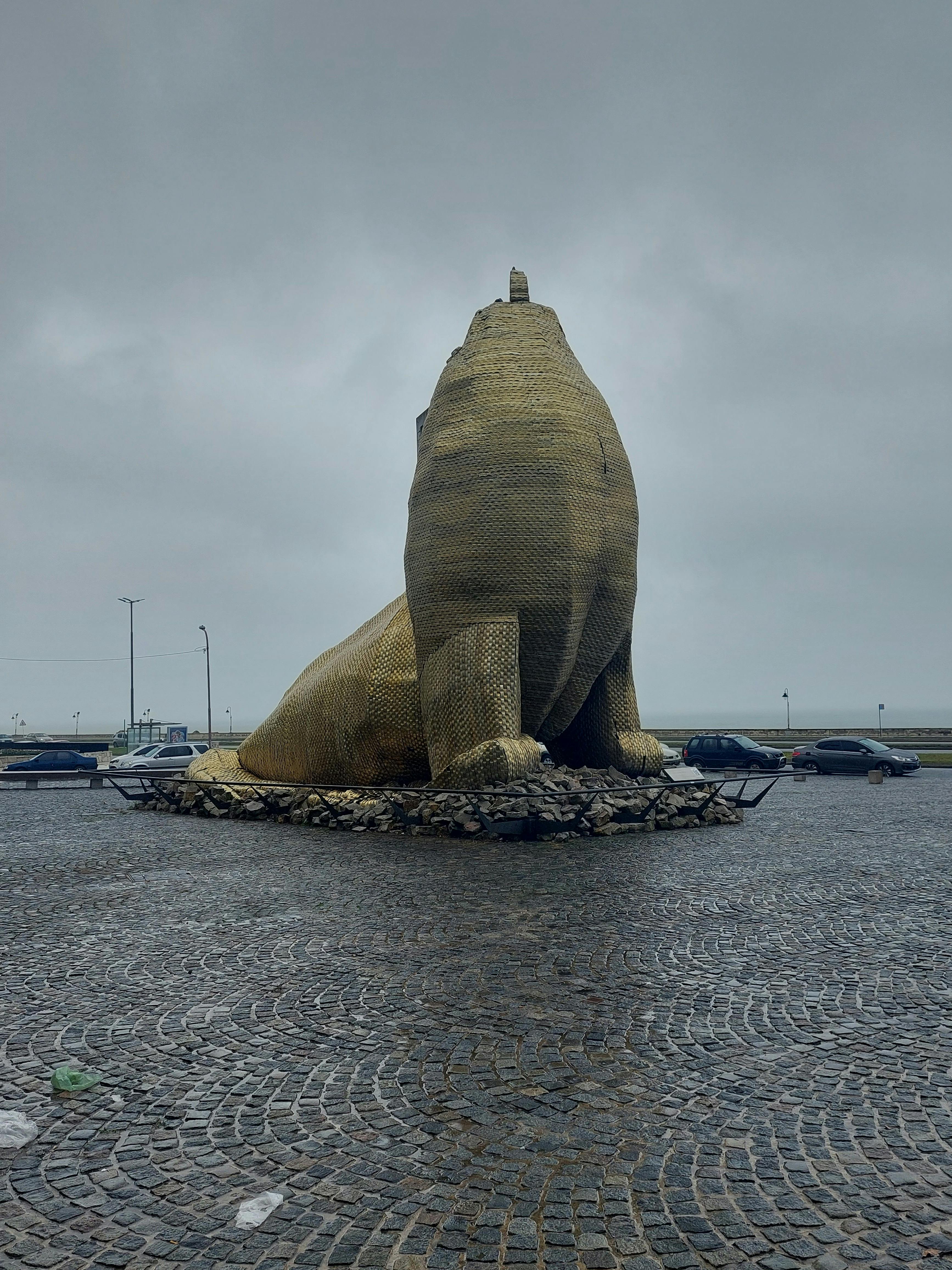 Statue on Seaside · Free Stock Photo