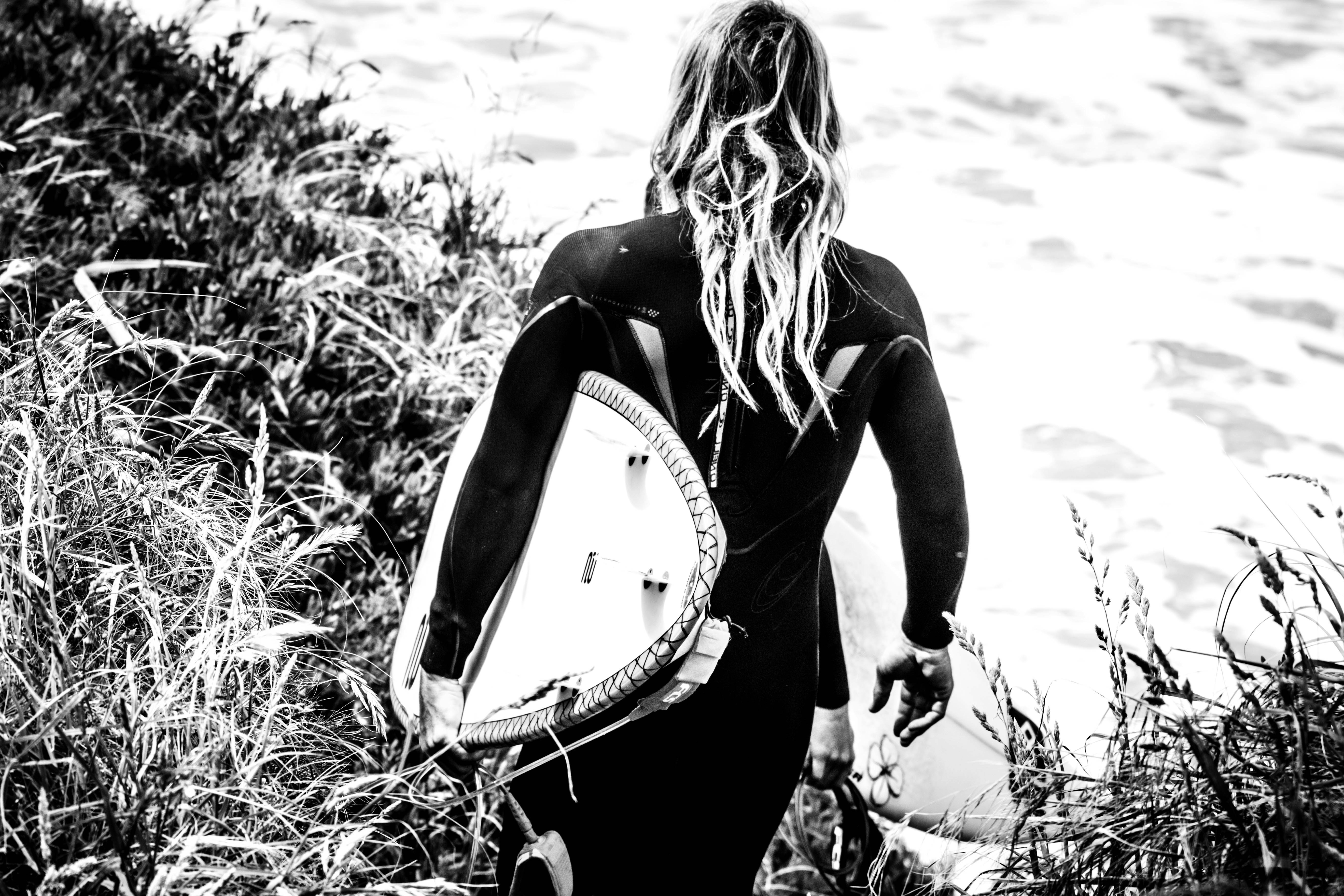 Back View of Surfers with Their Surfboards · Free Stock Photo