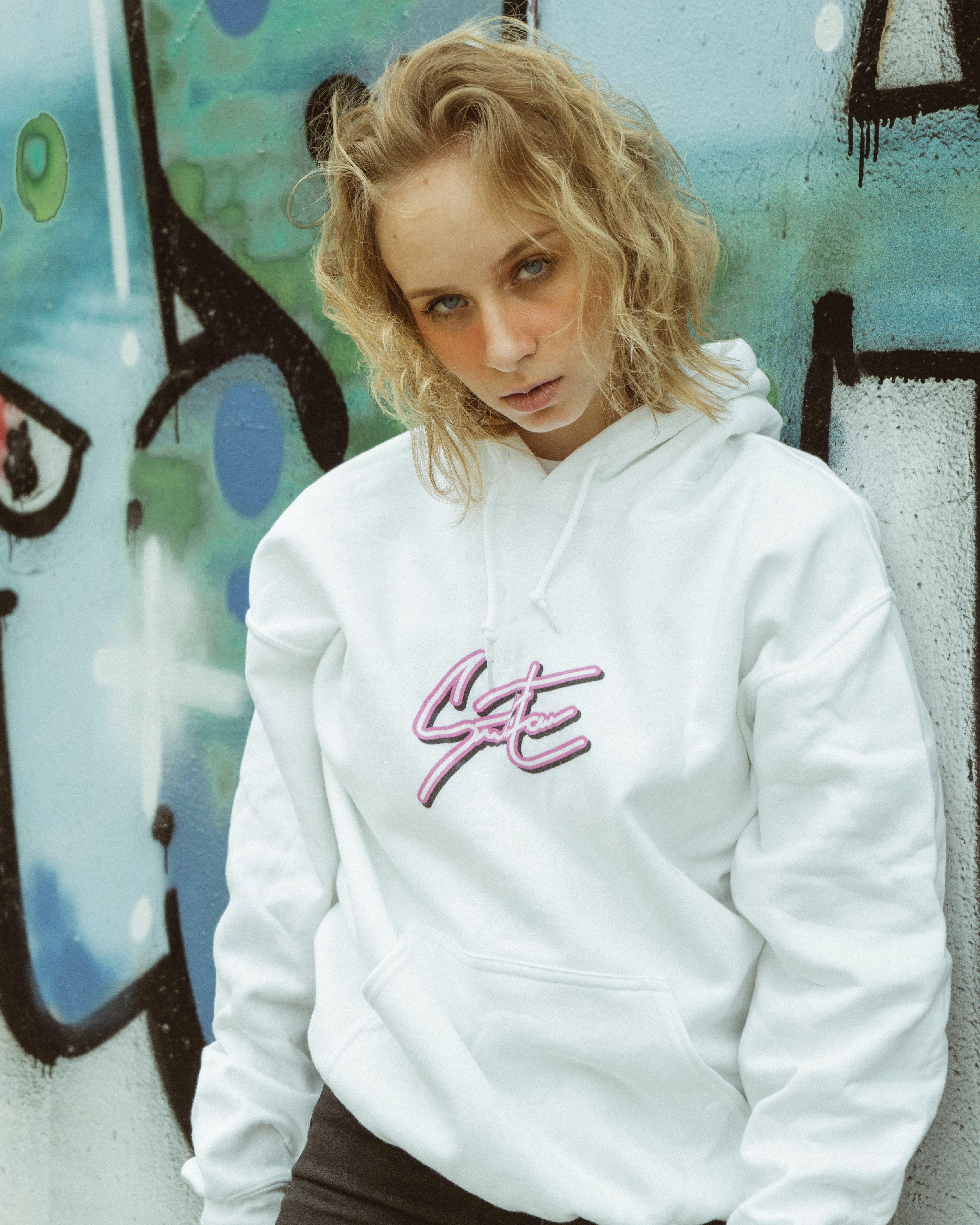 Excited Women against Graffiti · Free Stock Photo