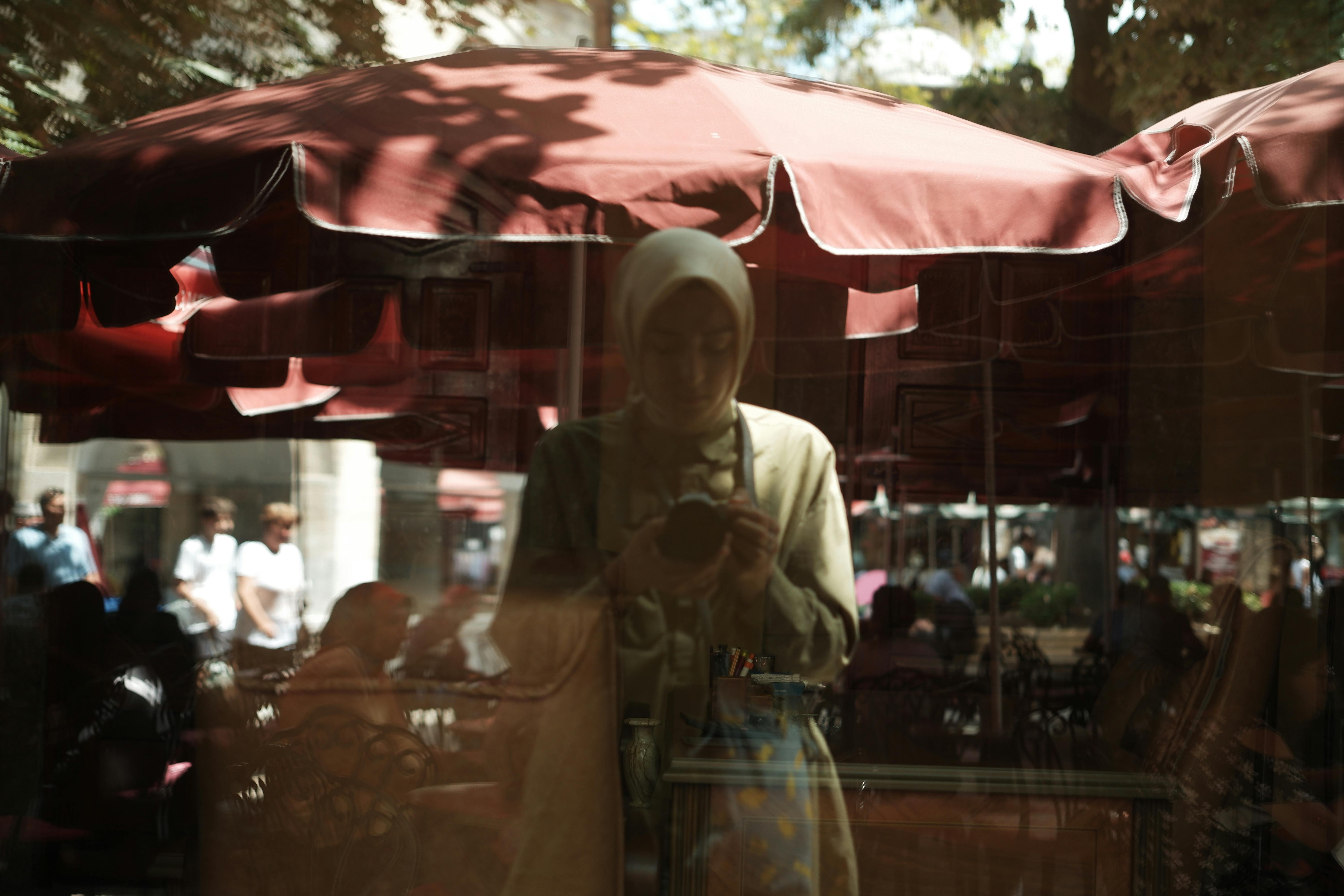 Person Reflecting Photos, Download The BEST Free Person Reflecting ...