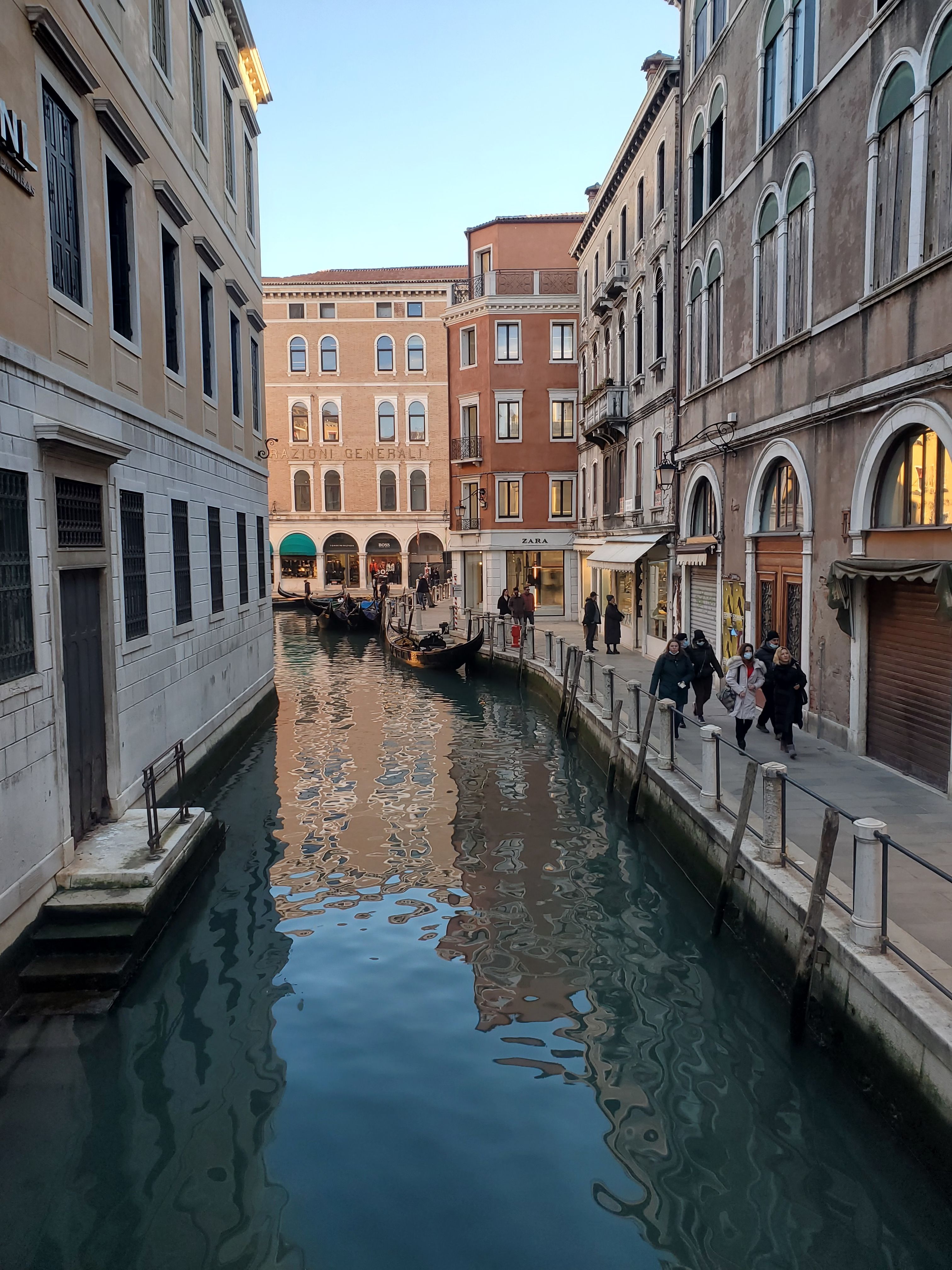 City In River Photos, Download The BEST Free City In River Stock Photos ...