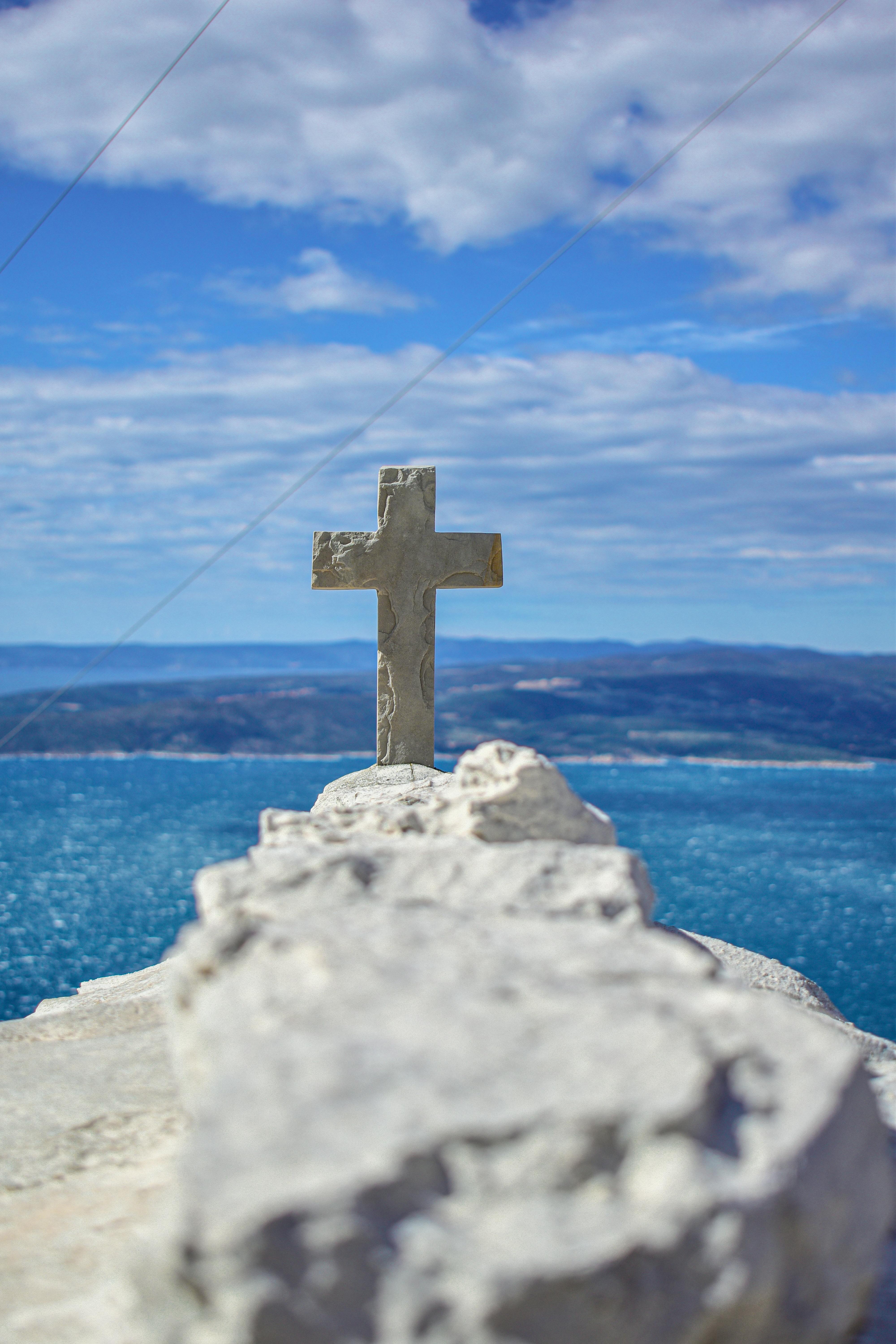 Photo of a Cross on a Cliff by the Ocean · Free Stock Photo