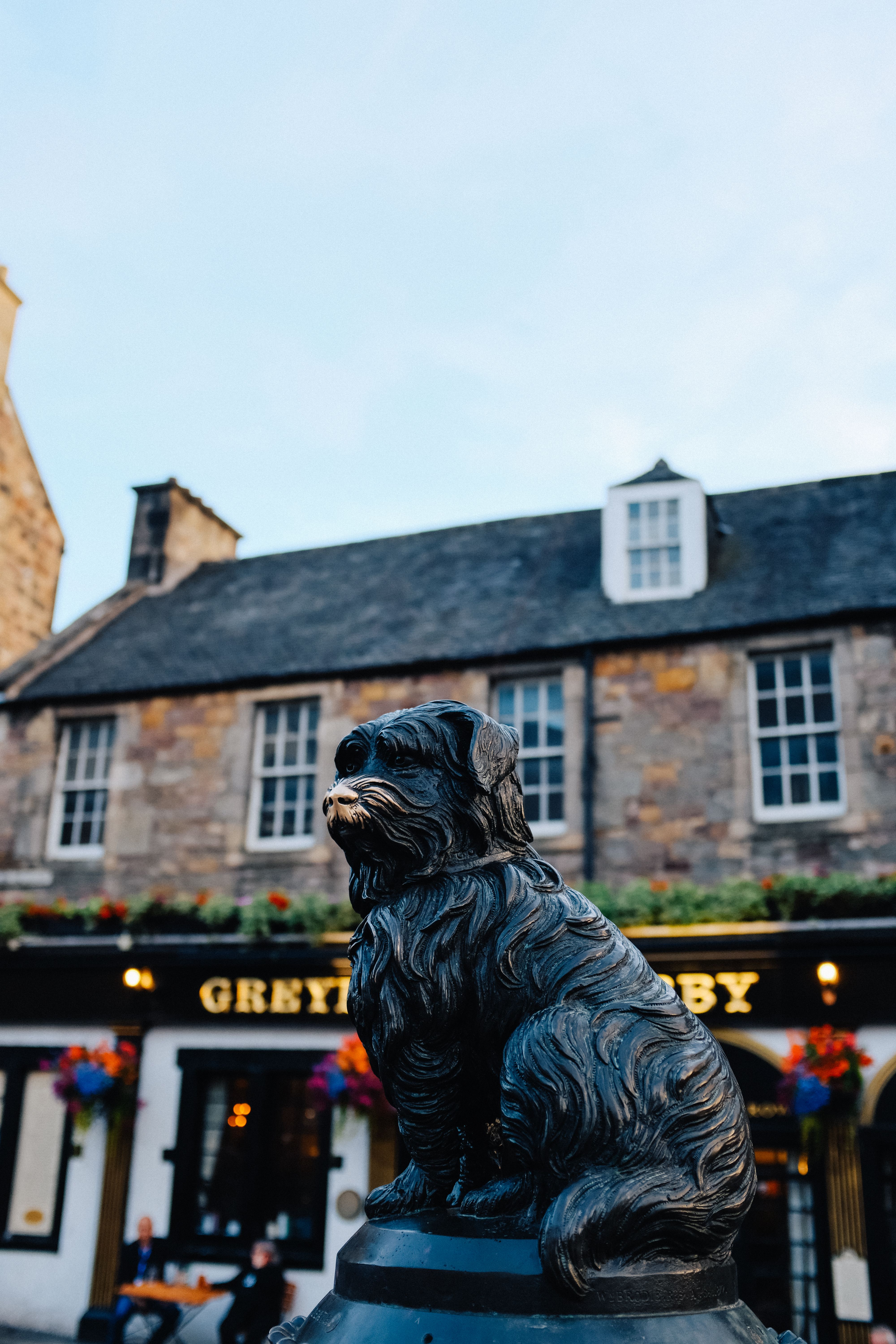 Iconic Greyfriars Bobby statue in Edinburgh · Free Stock Photo