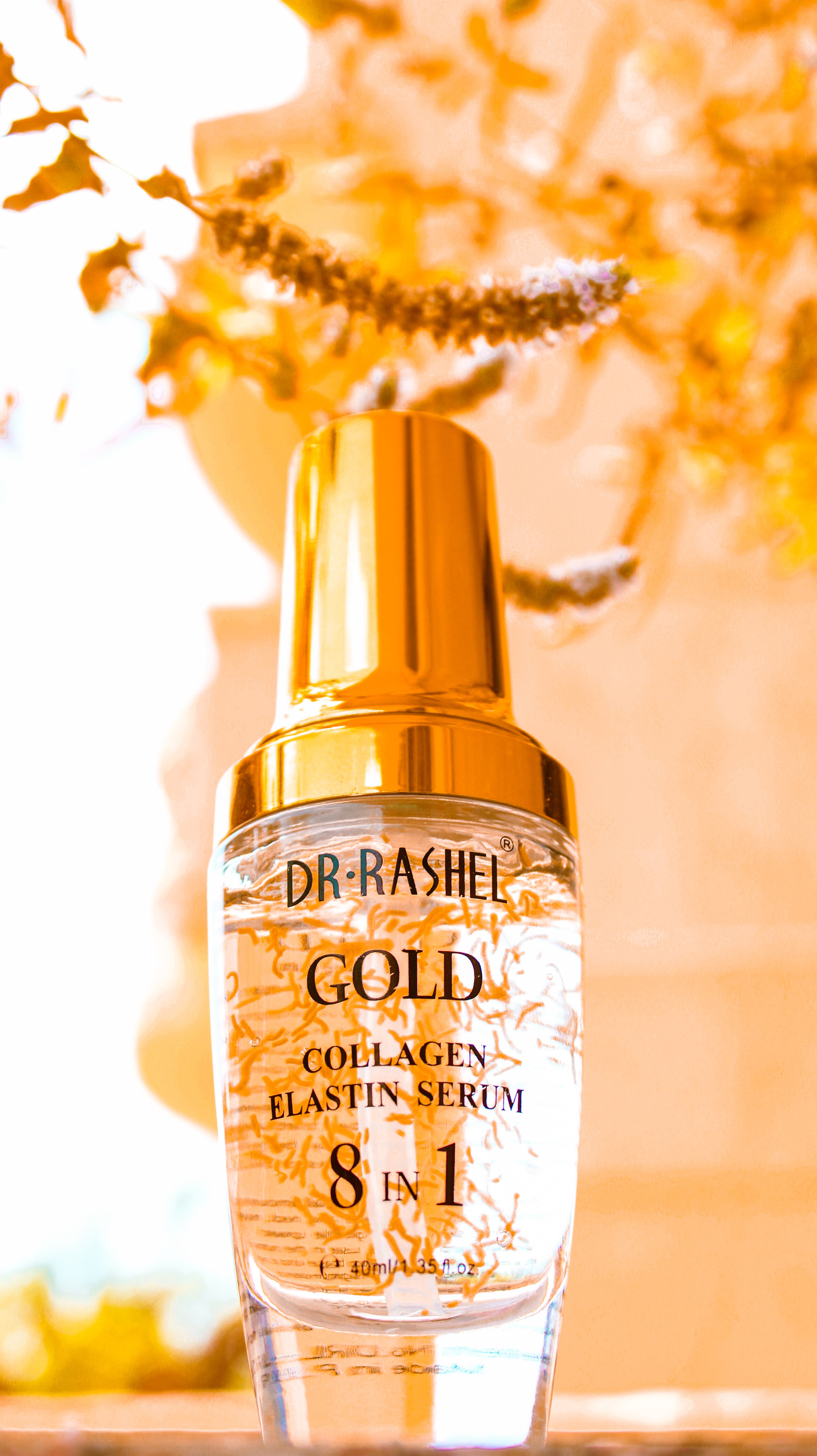 Quatre Bouteilles En Verre De Parfum Assorties · Photo gratuite