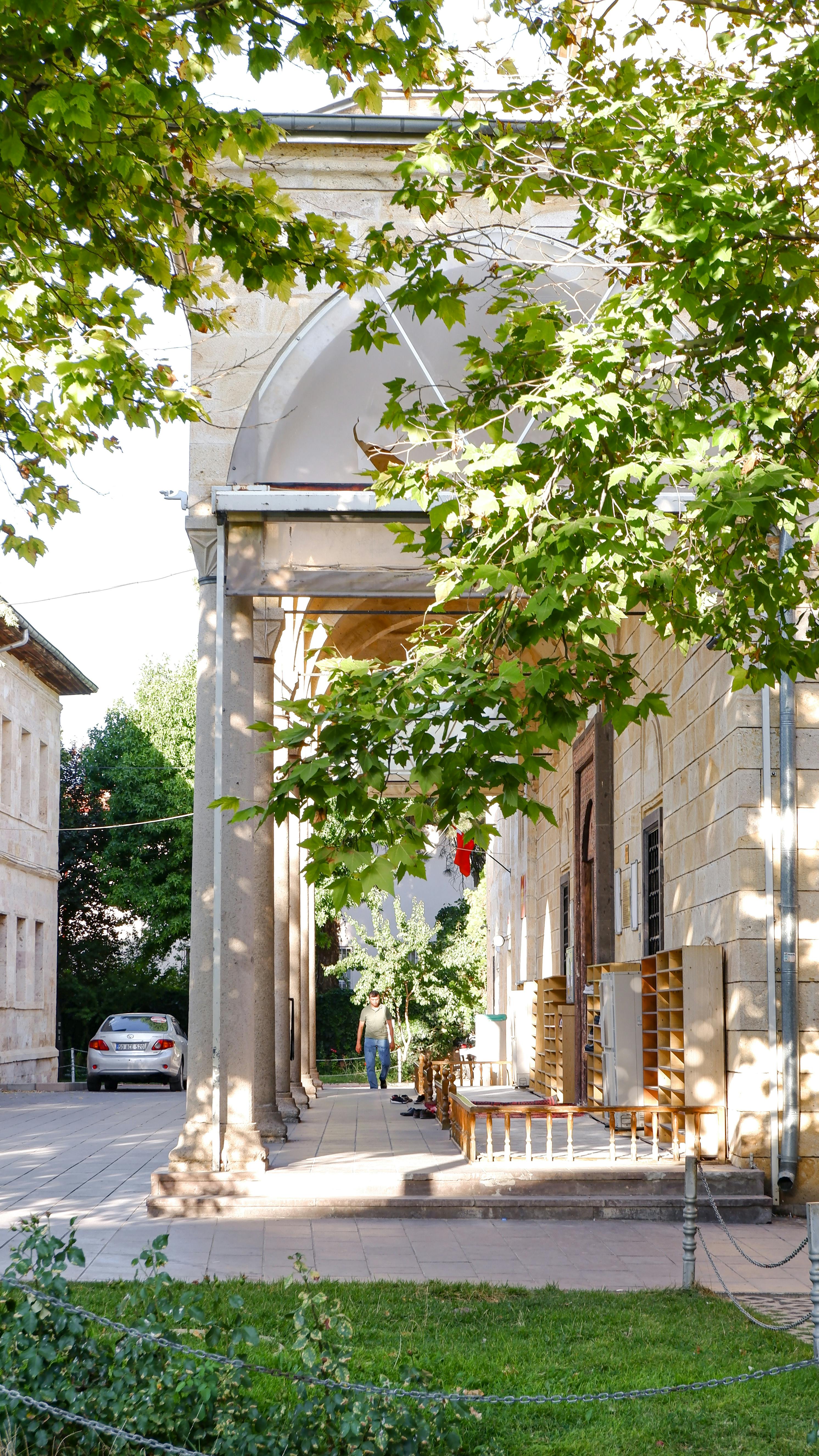 Neoclassical Building with Arched Walkway · Free Stock Photo