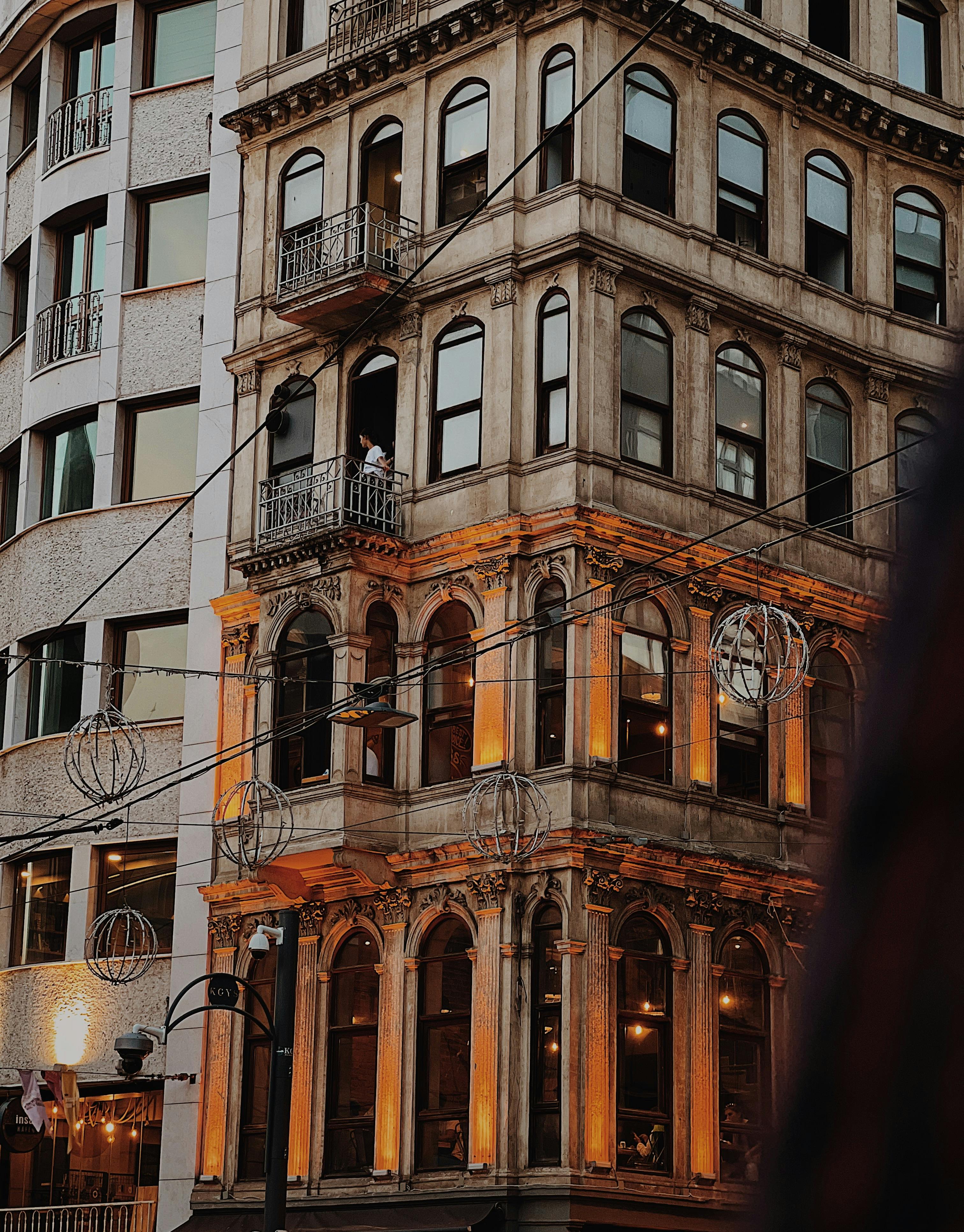 Dirty Apartment Building in City · Free Stock Photo