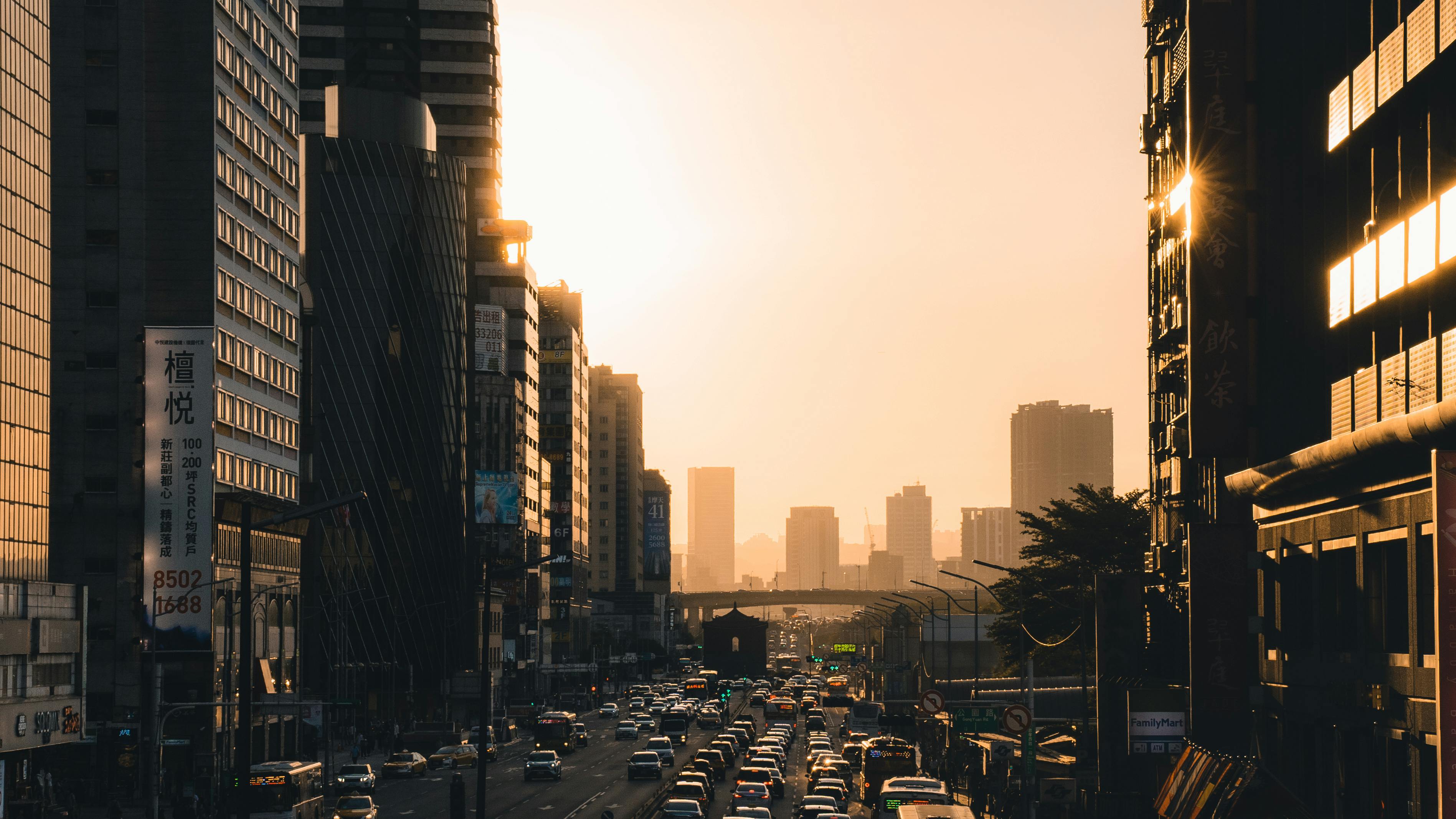 Traffic Jam in a City during Dusk · Free Stock Photo