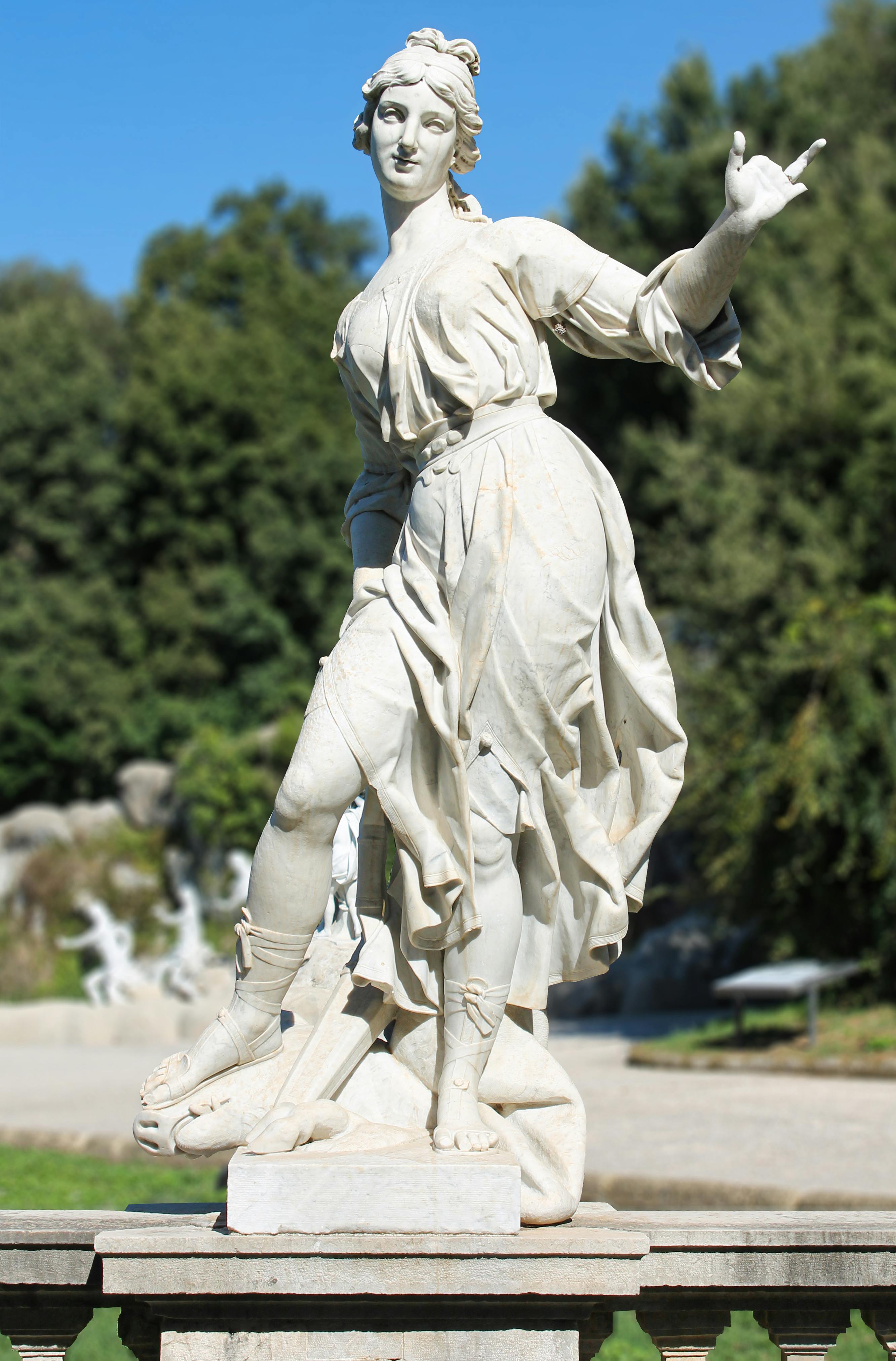 Marble Statue in Park · Free Stock Photo