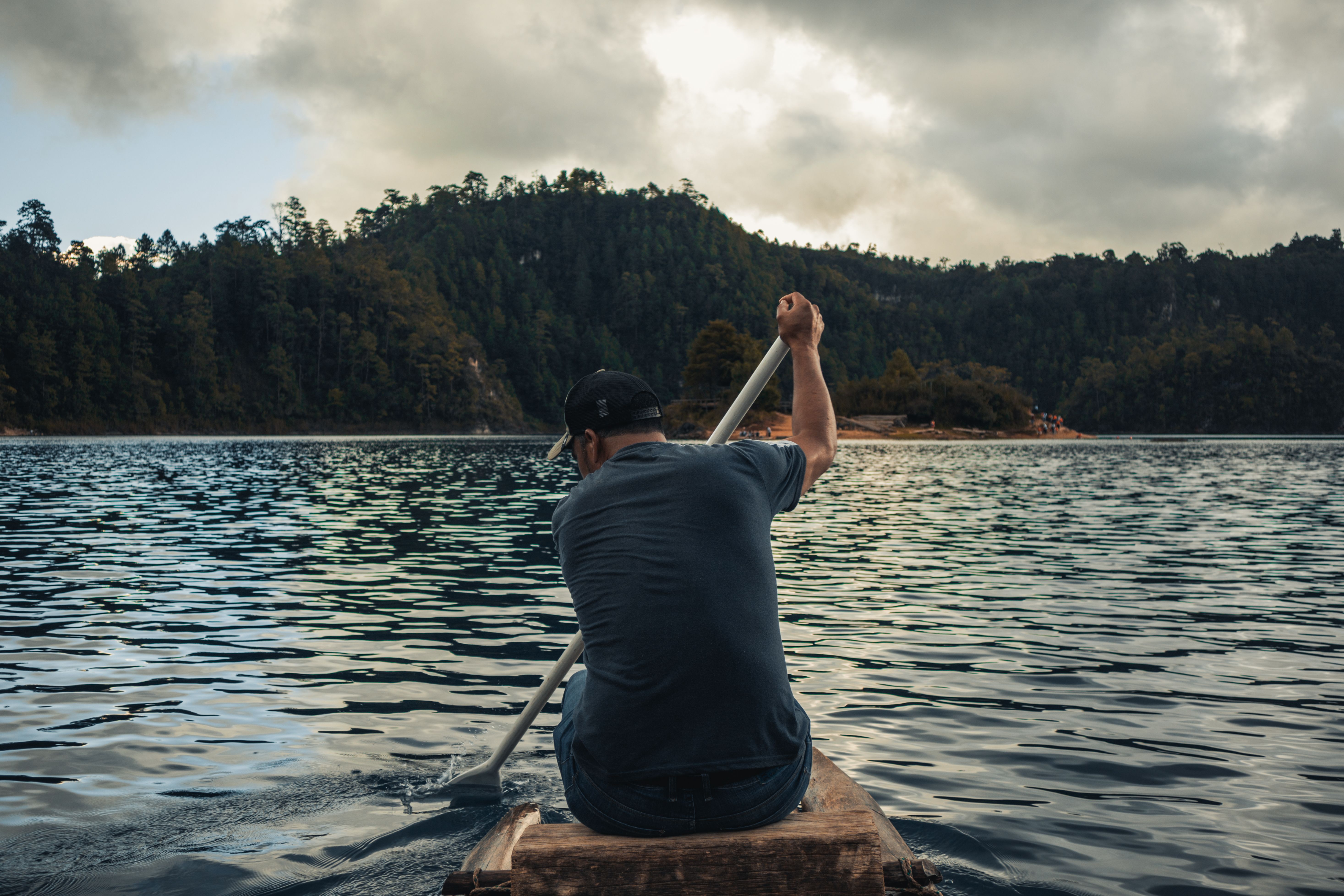 Man Paddling on Lake · Free Stock Photo