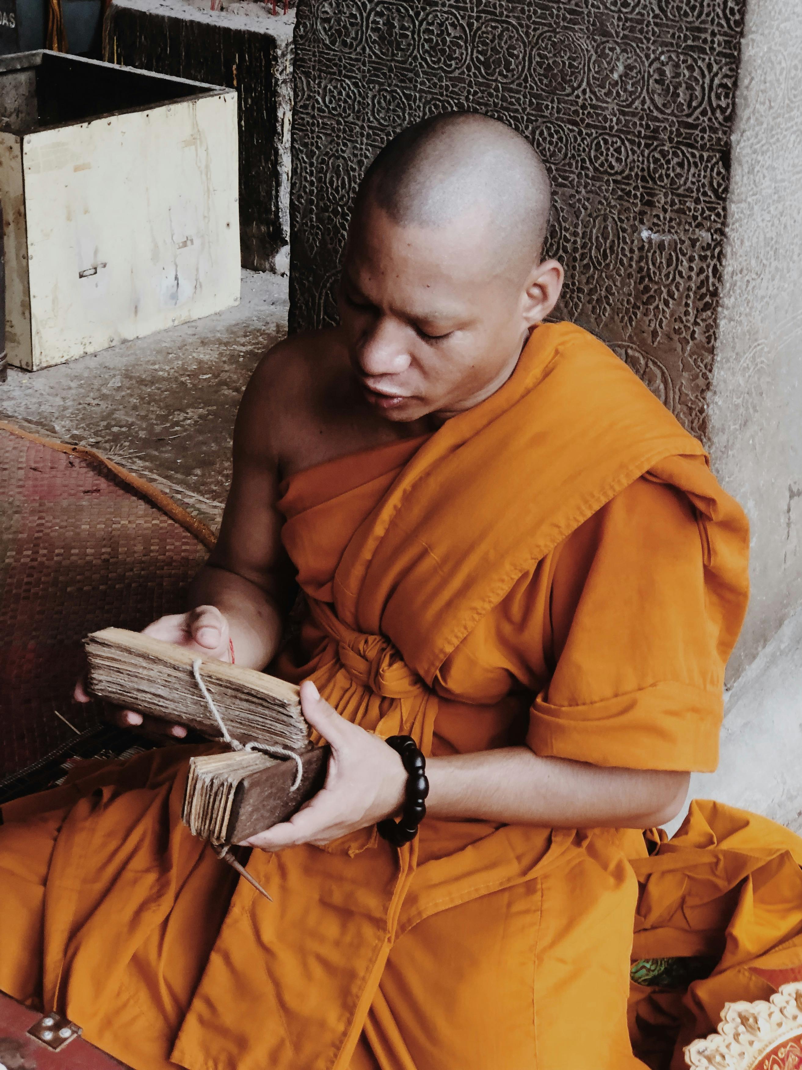 Monk Teaching Photos, Download The BEST Free Monk Teaching Stock Photos ...