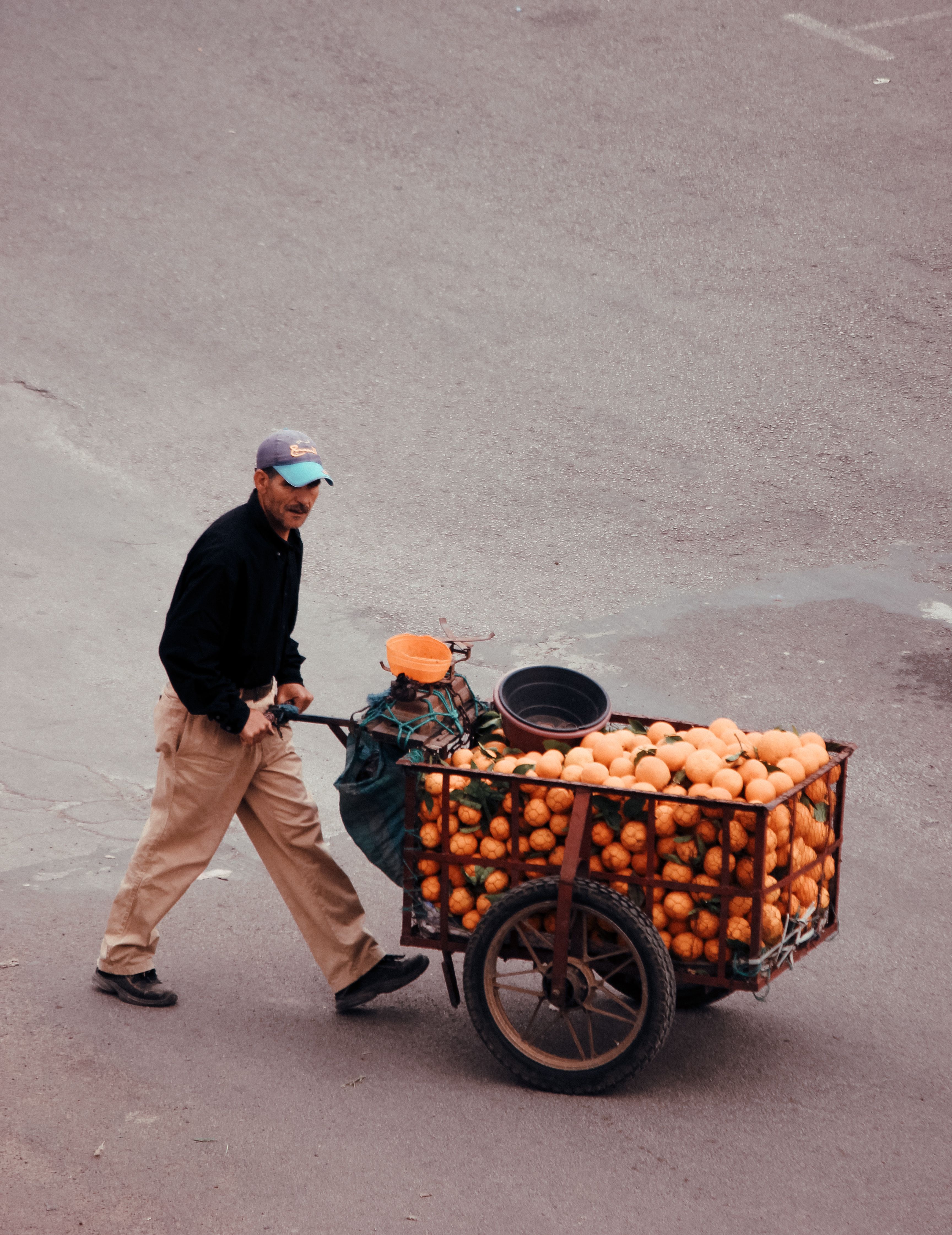 Man Selling Oranges Photos, Download The BEST Free Man Selling Oranges ...