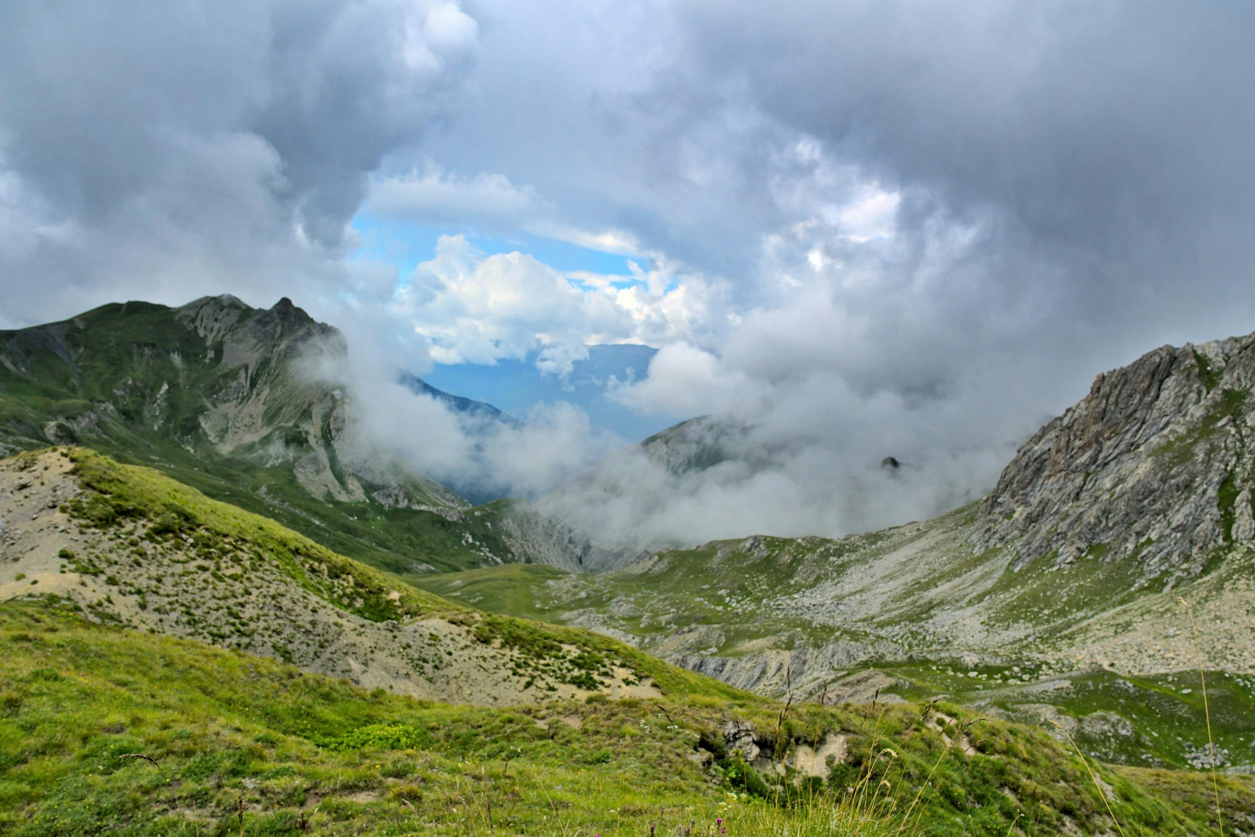 Landscape Photography of Montain · Free Stock Photo