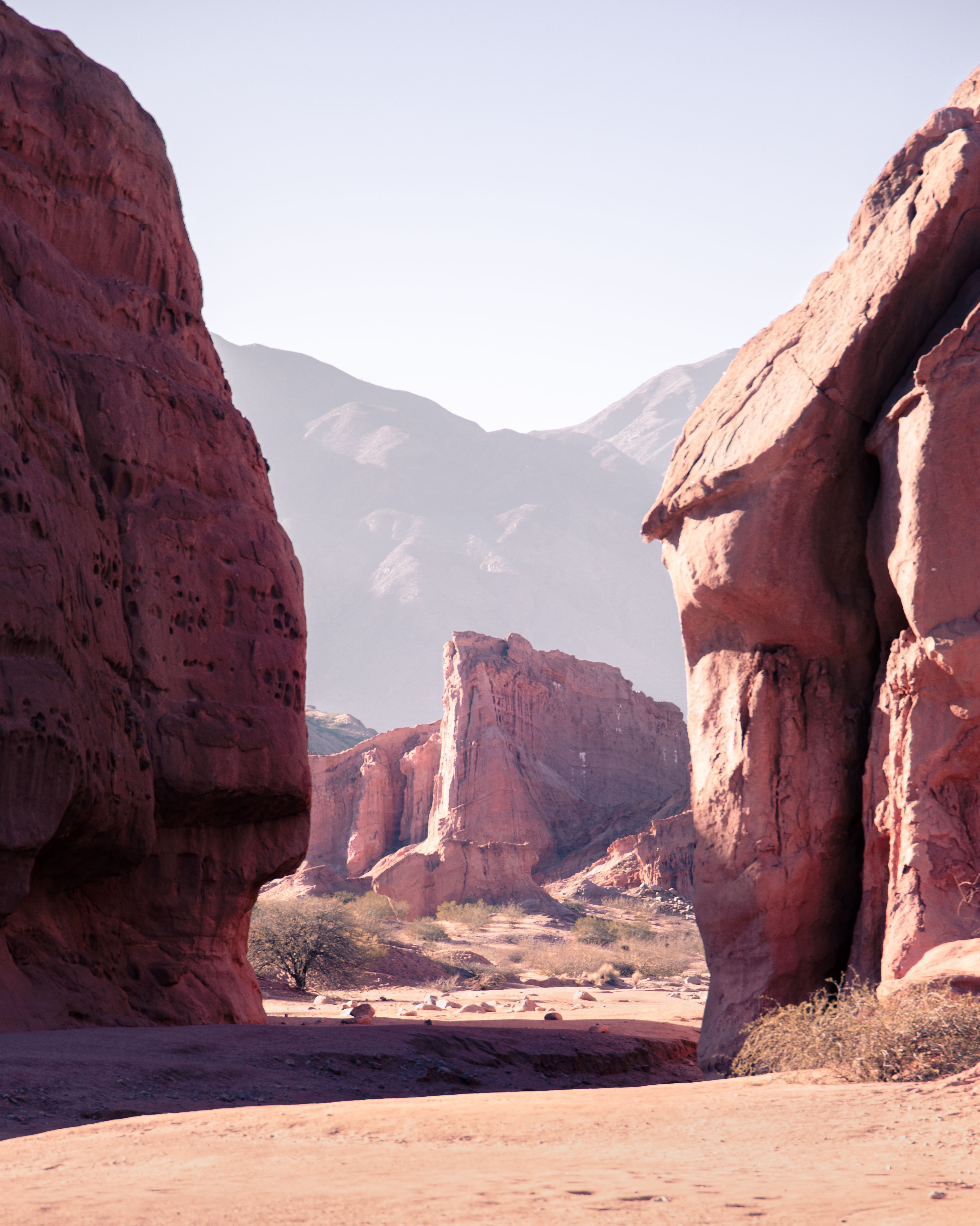 Brown Rock Formations on the Desert · Free Stock Photo