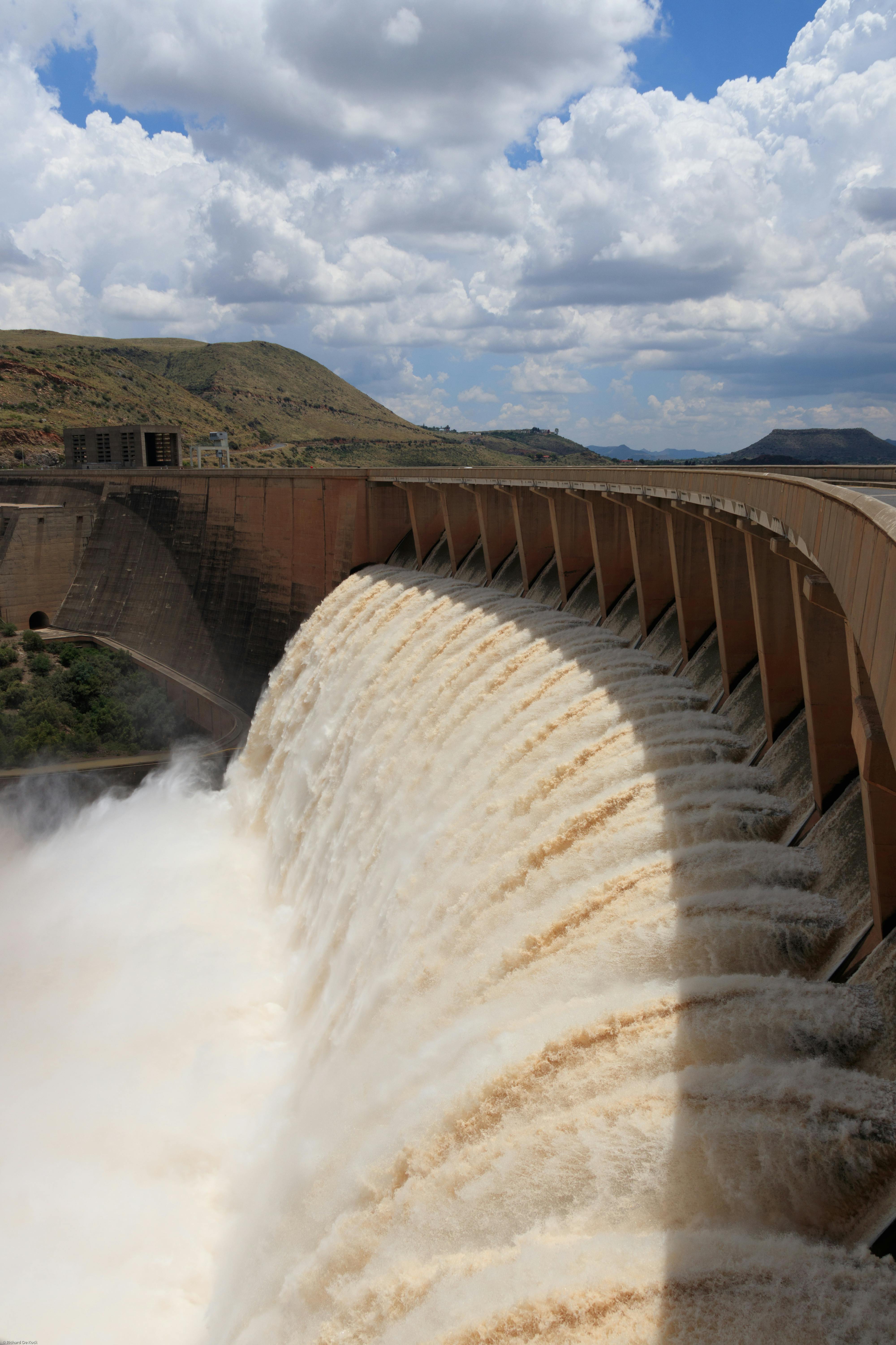 Water Flowing through Dam · Free Stock Photo