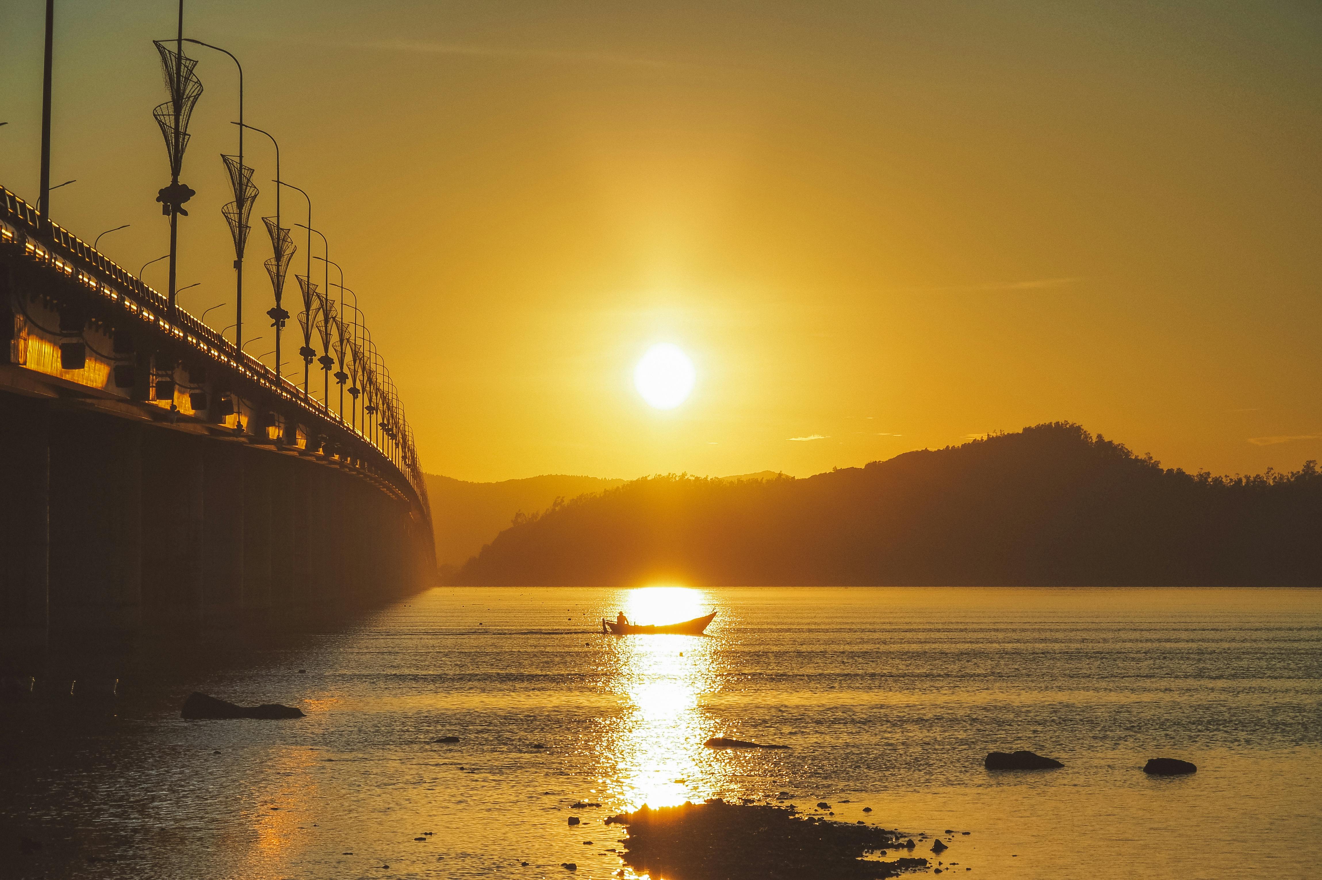Golden Hour over the Sea · Free Stock Photo