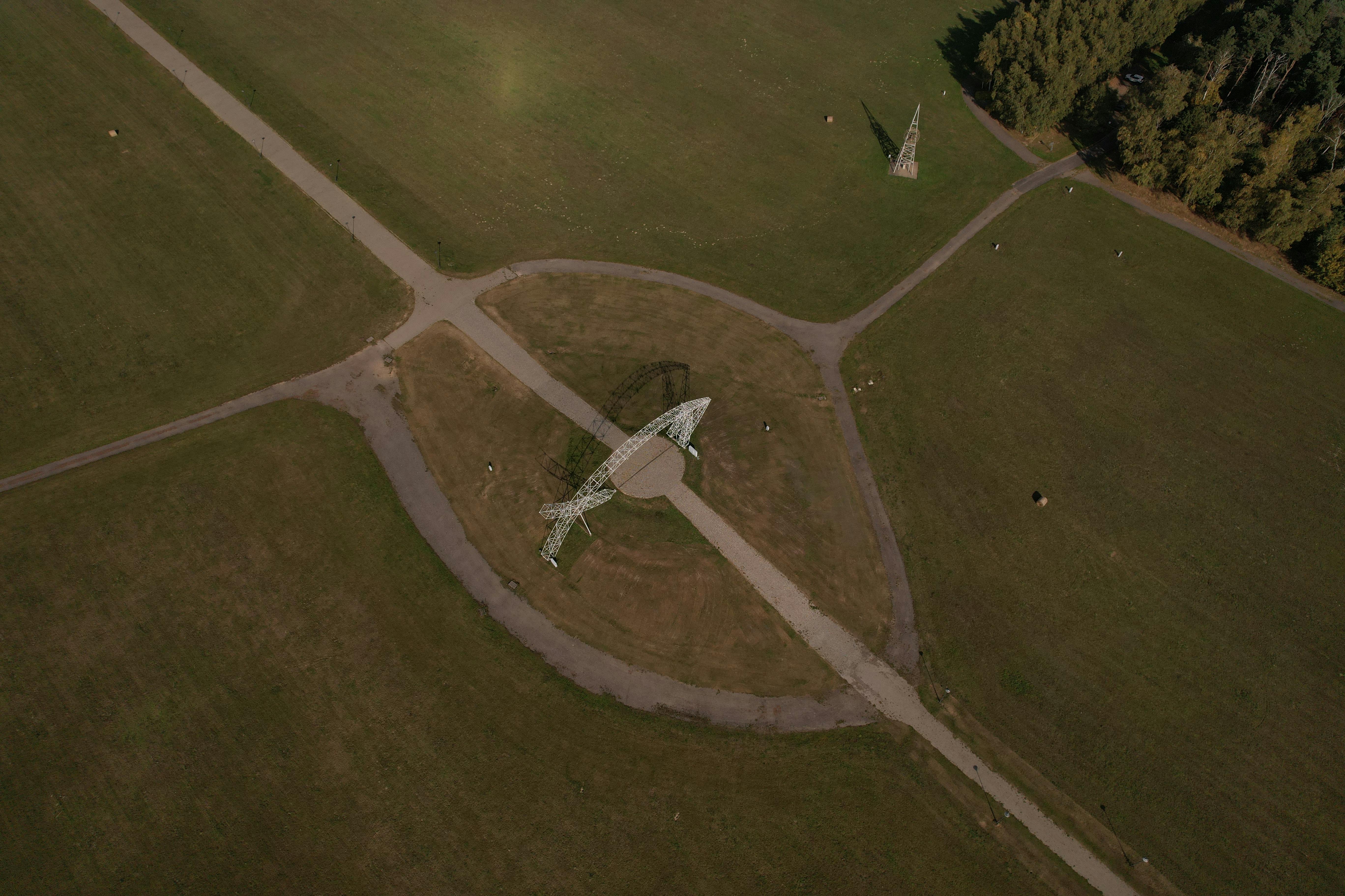 Arch Structure on Field · Free Stock Photo