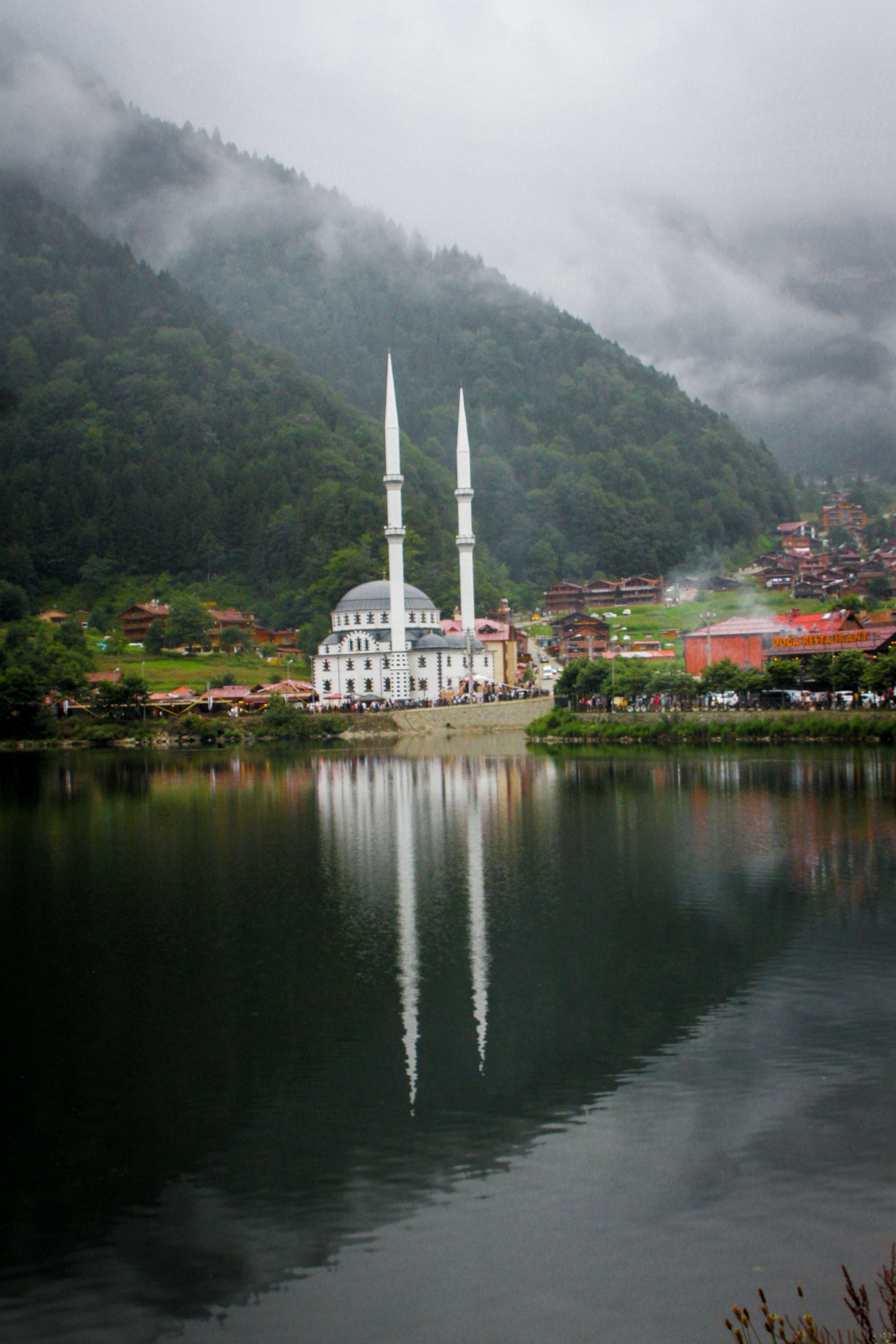 White Building Near the Lake · Free Stock Photo