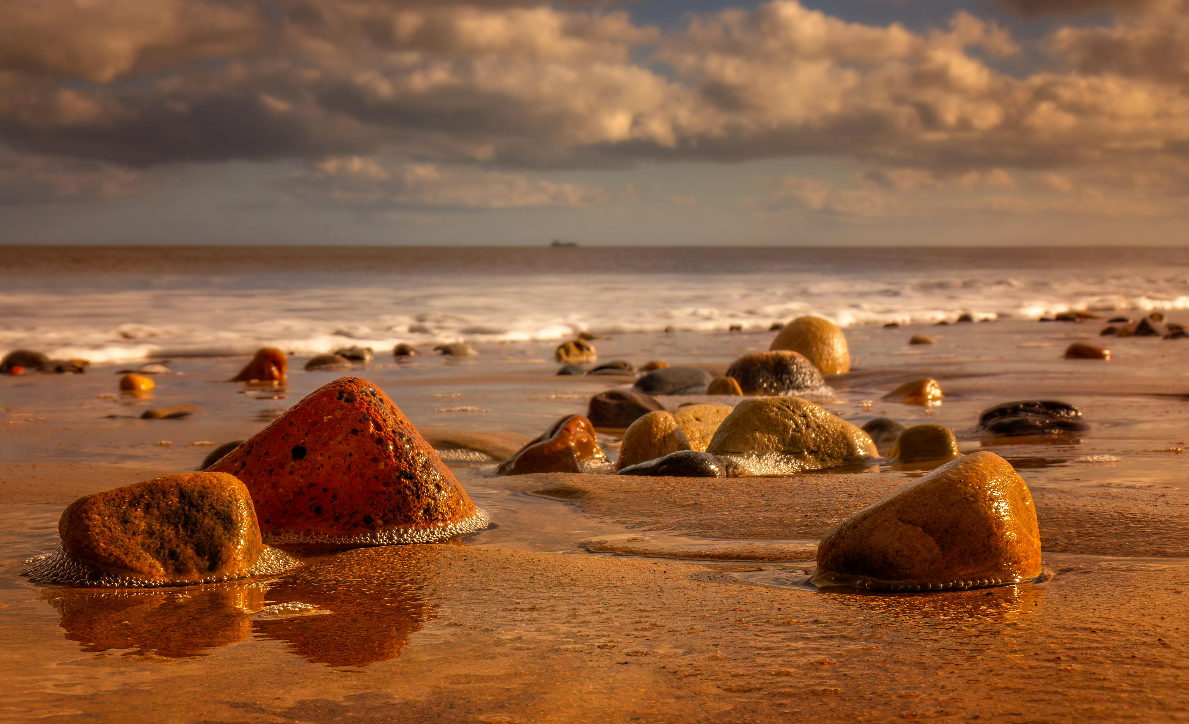 Brown Rocks on Seashore · Free Stock Photo