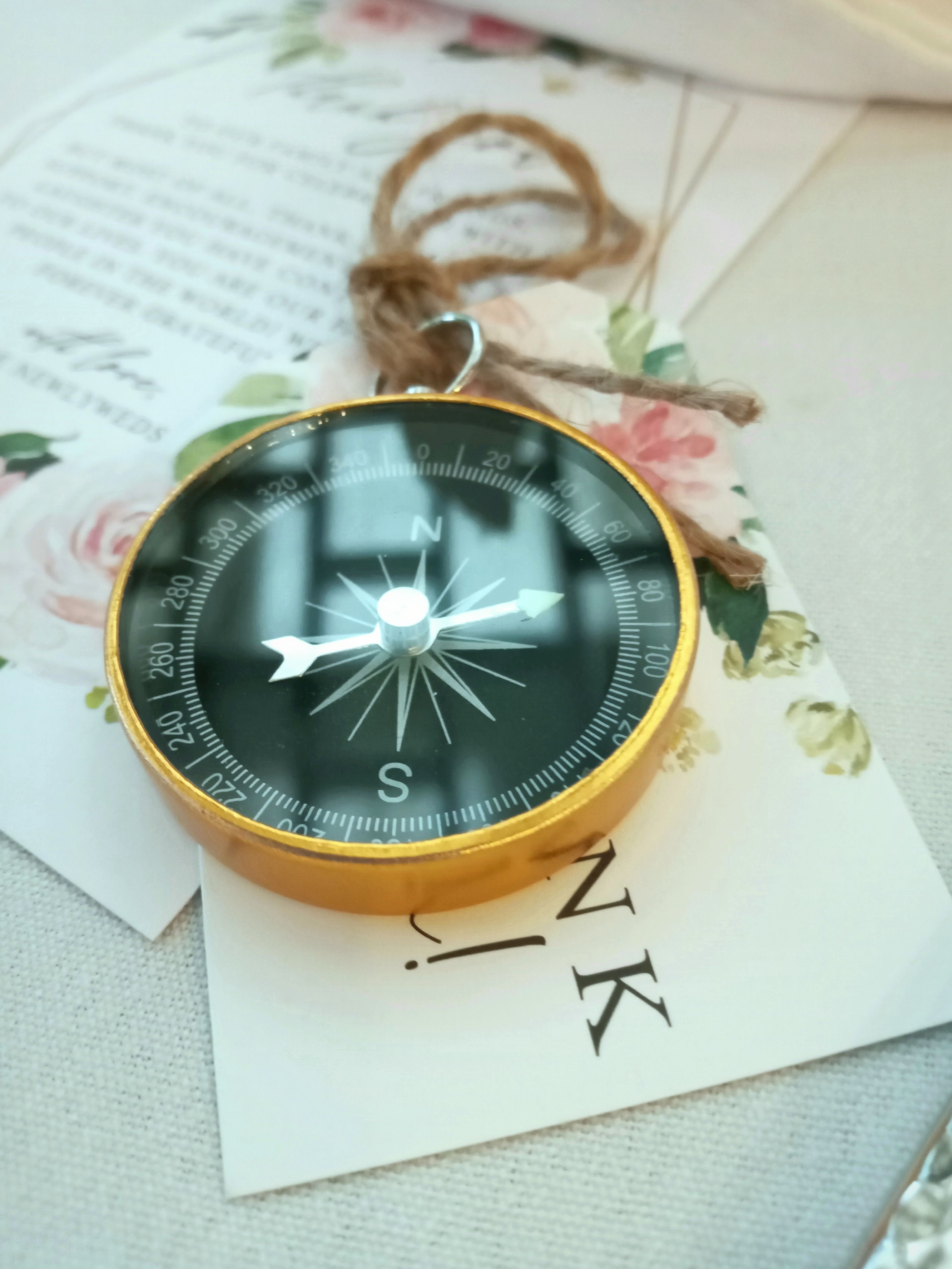 Round Grey and Black Compass · Free Stock Photo