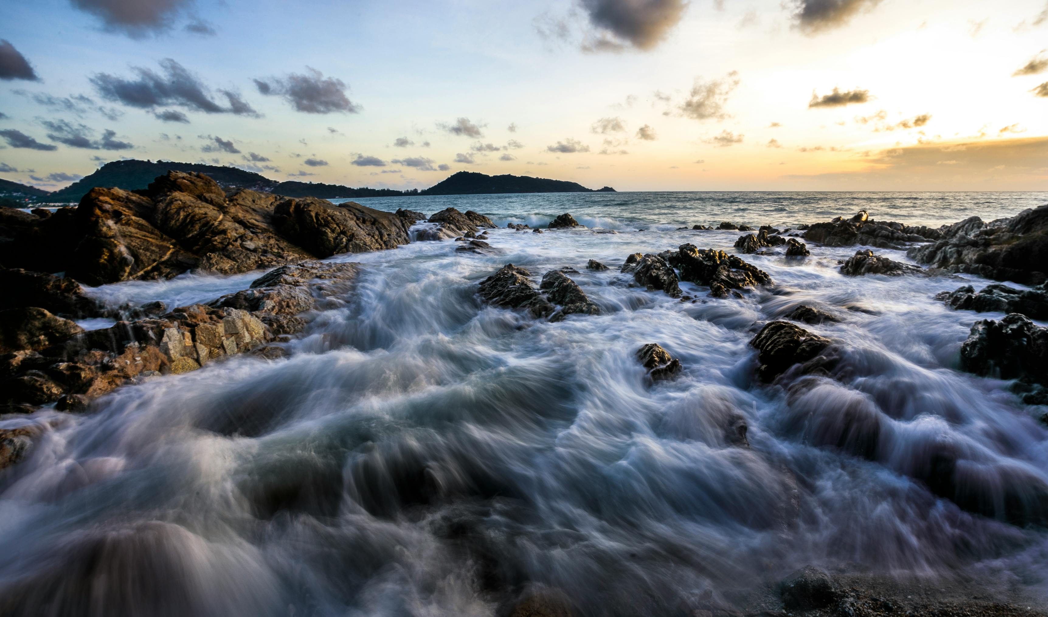 Waves Crashing on a Rocky Shore · Free Stock Photo