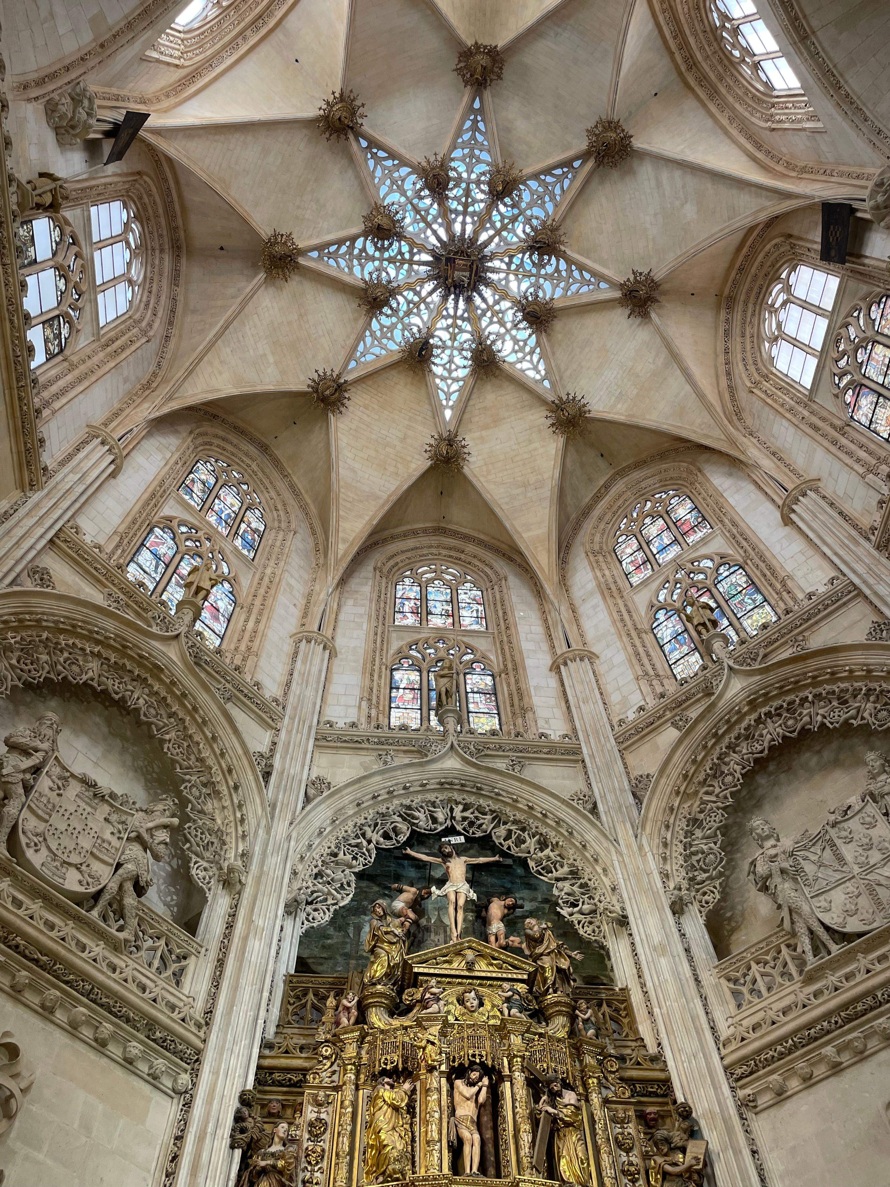 Gold and Brown Cathedral Ceiling · Free Stock Photo