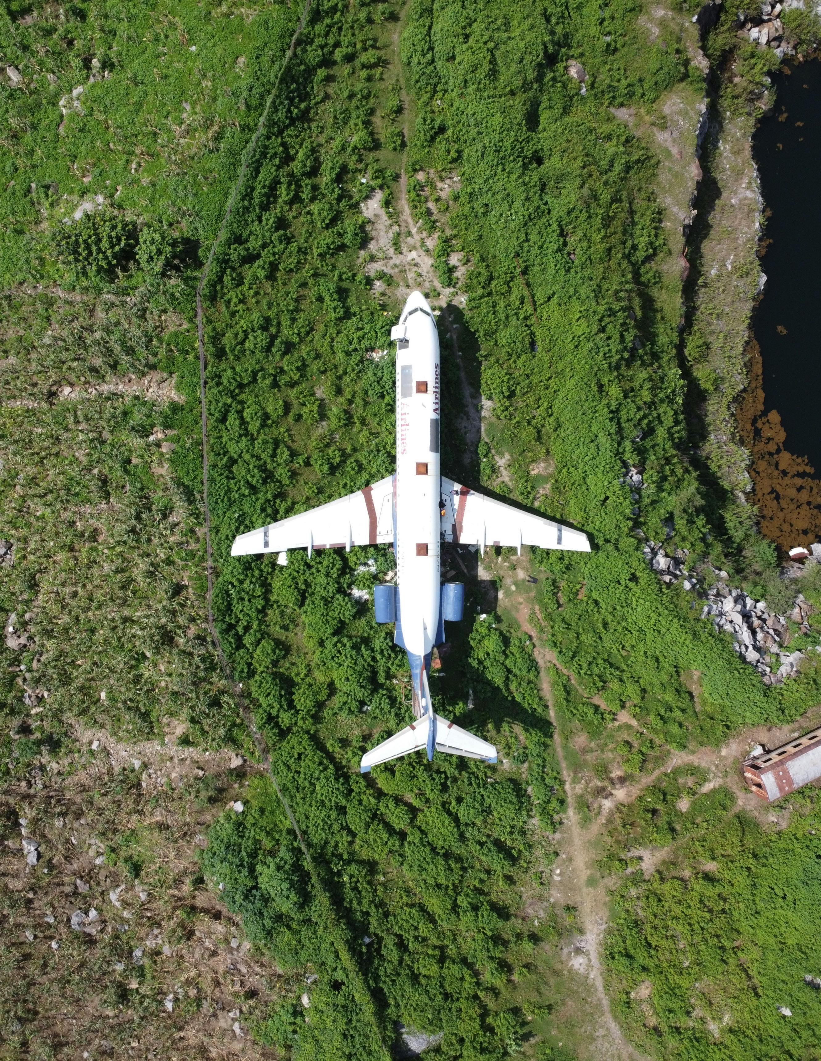 Plane Grass Field Photos, Download The BEST Free Plane Grass Field ...