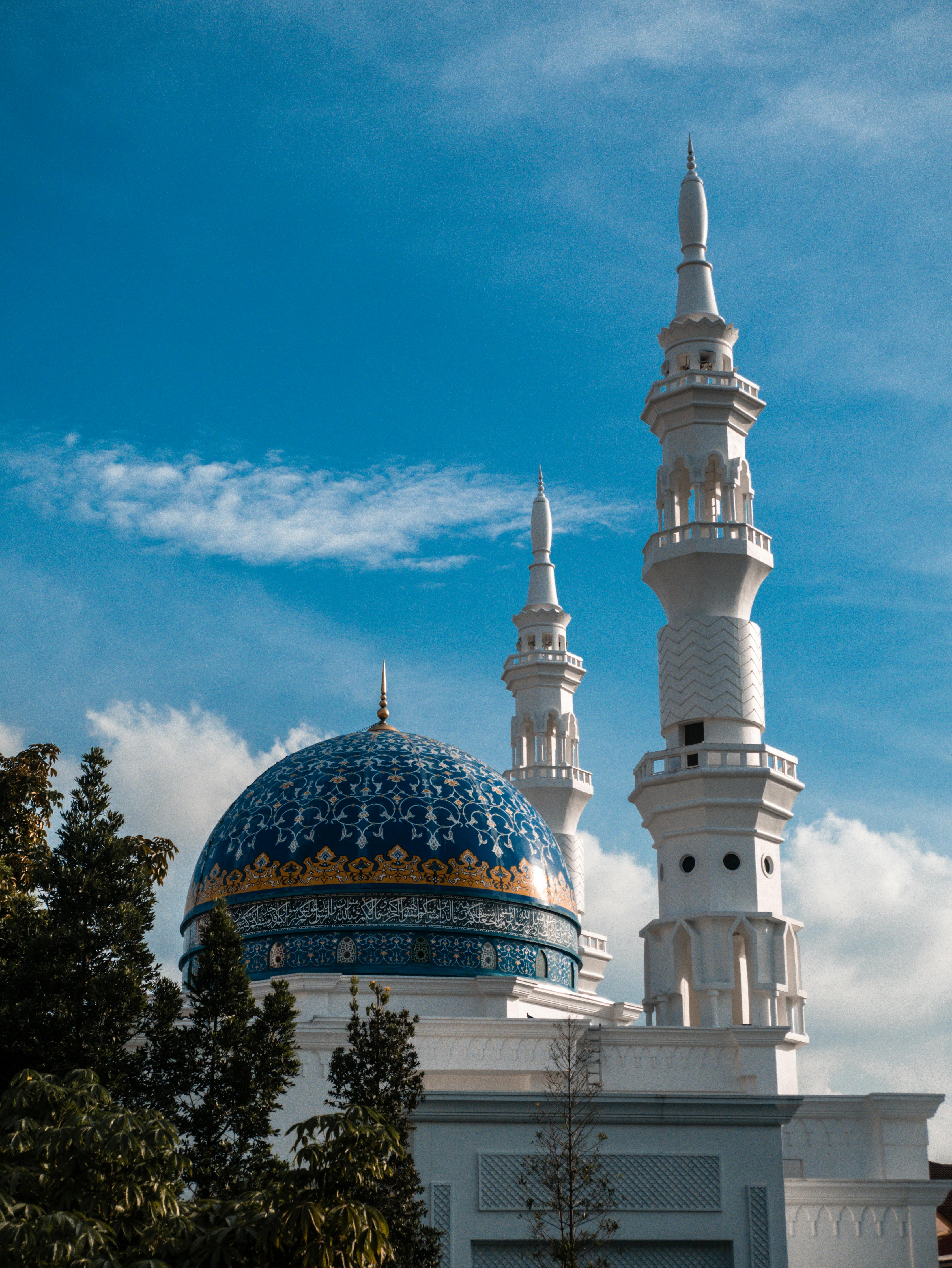 White and Blue Dome Building Under Blue Sky · Free Stock Photo