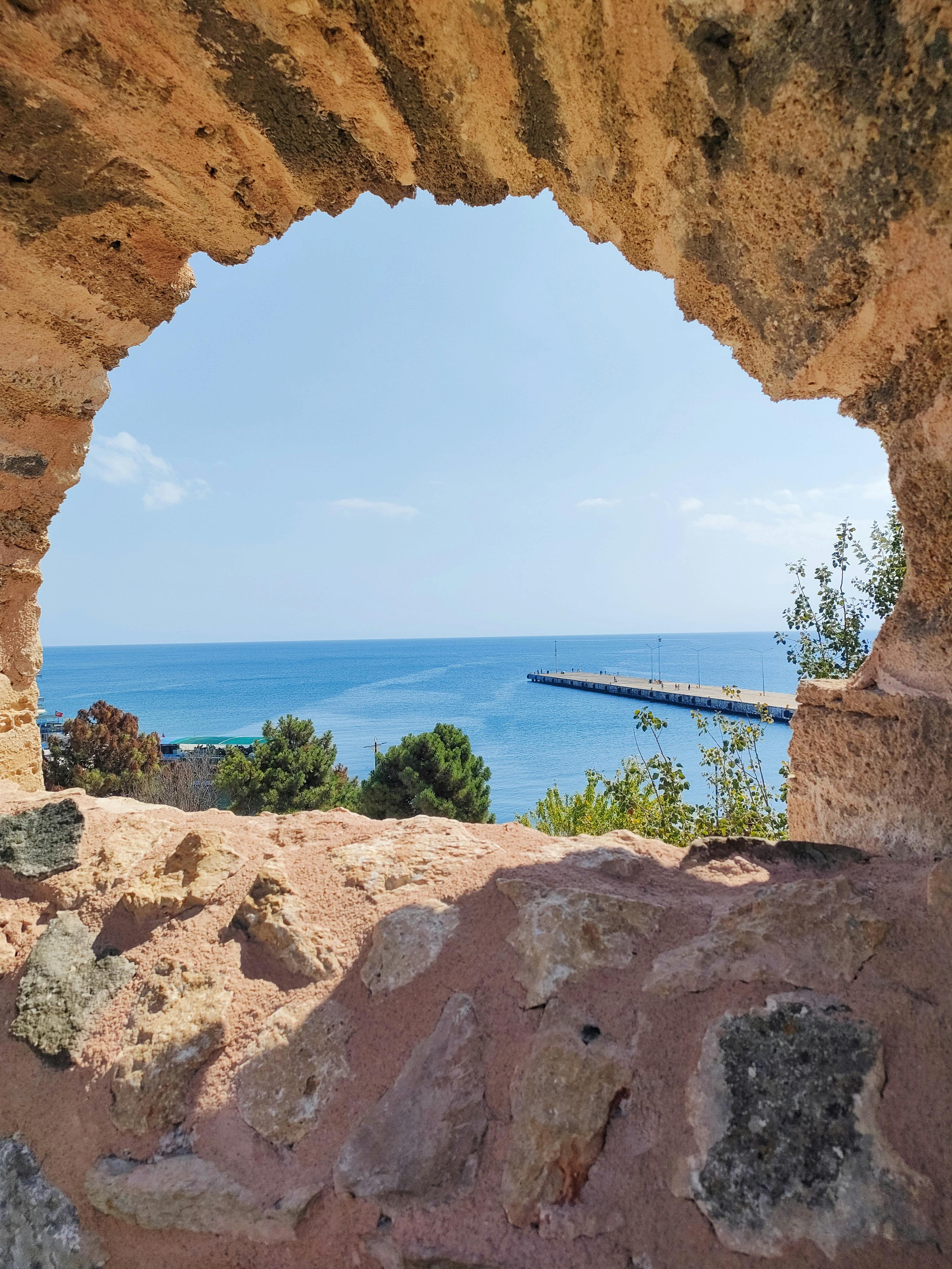 Arch with a View of the Sea · Free Stock Photo