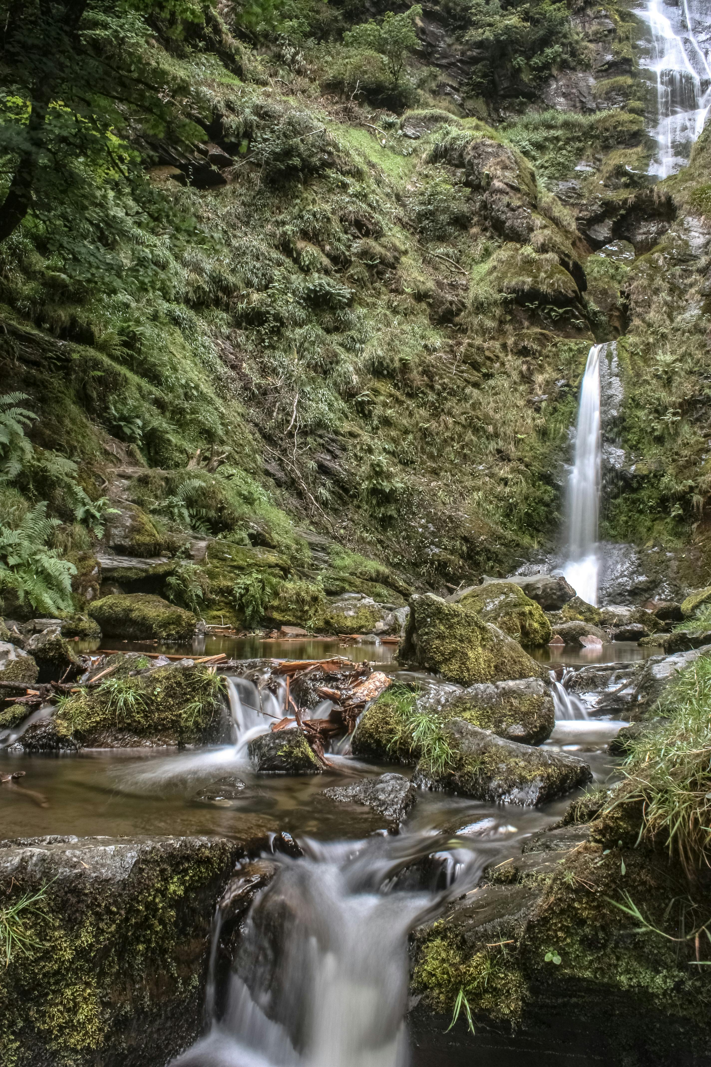 Waterfalls in the Middle of the Rock Formations · Free Stock Photo