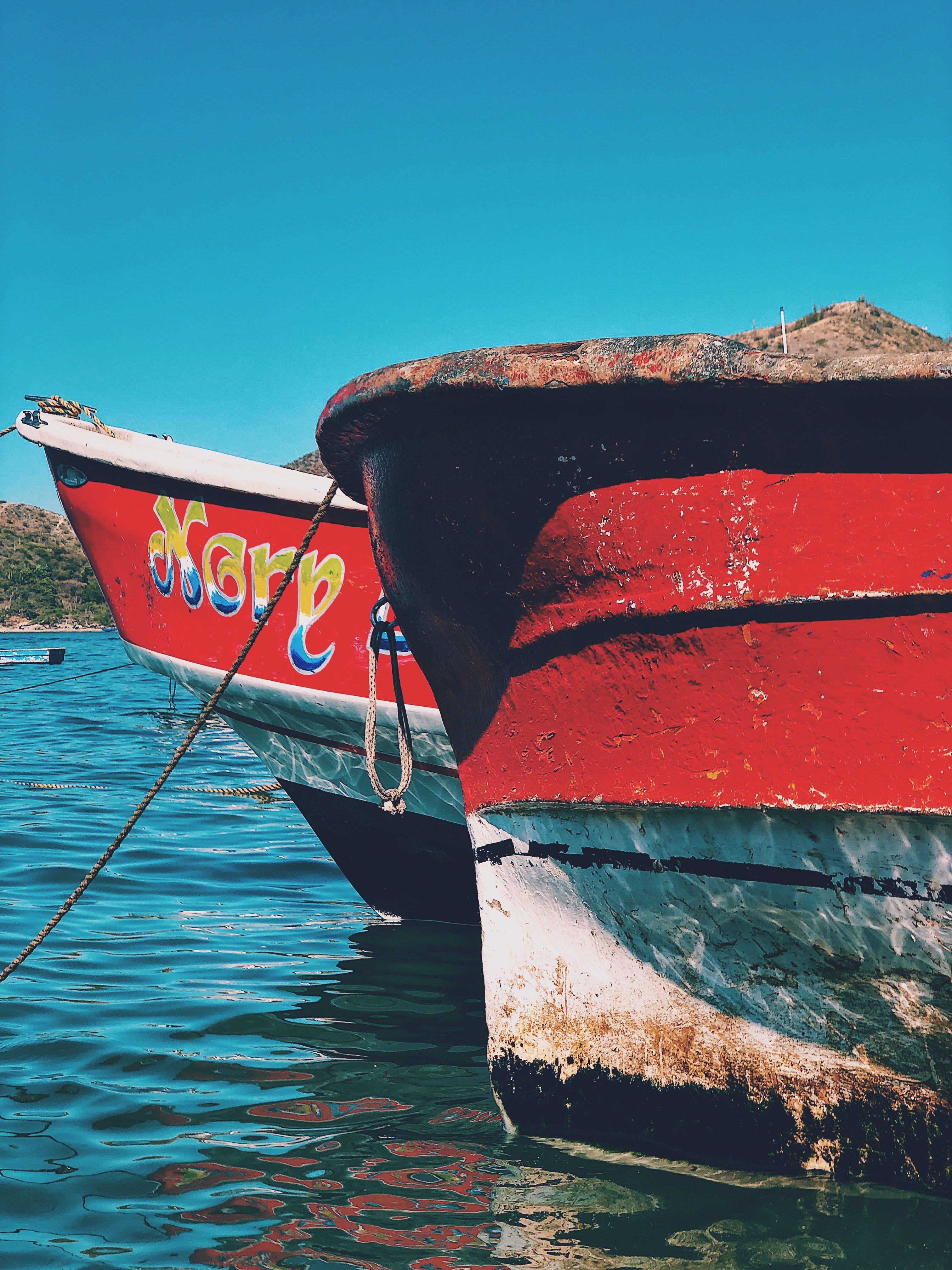 Close-Up Shot of a Boat Enginge · Free Stock Photo
