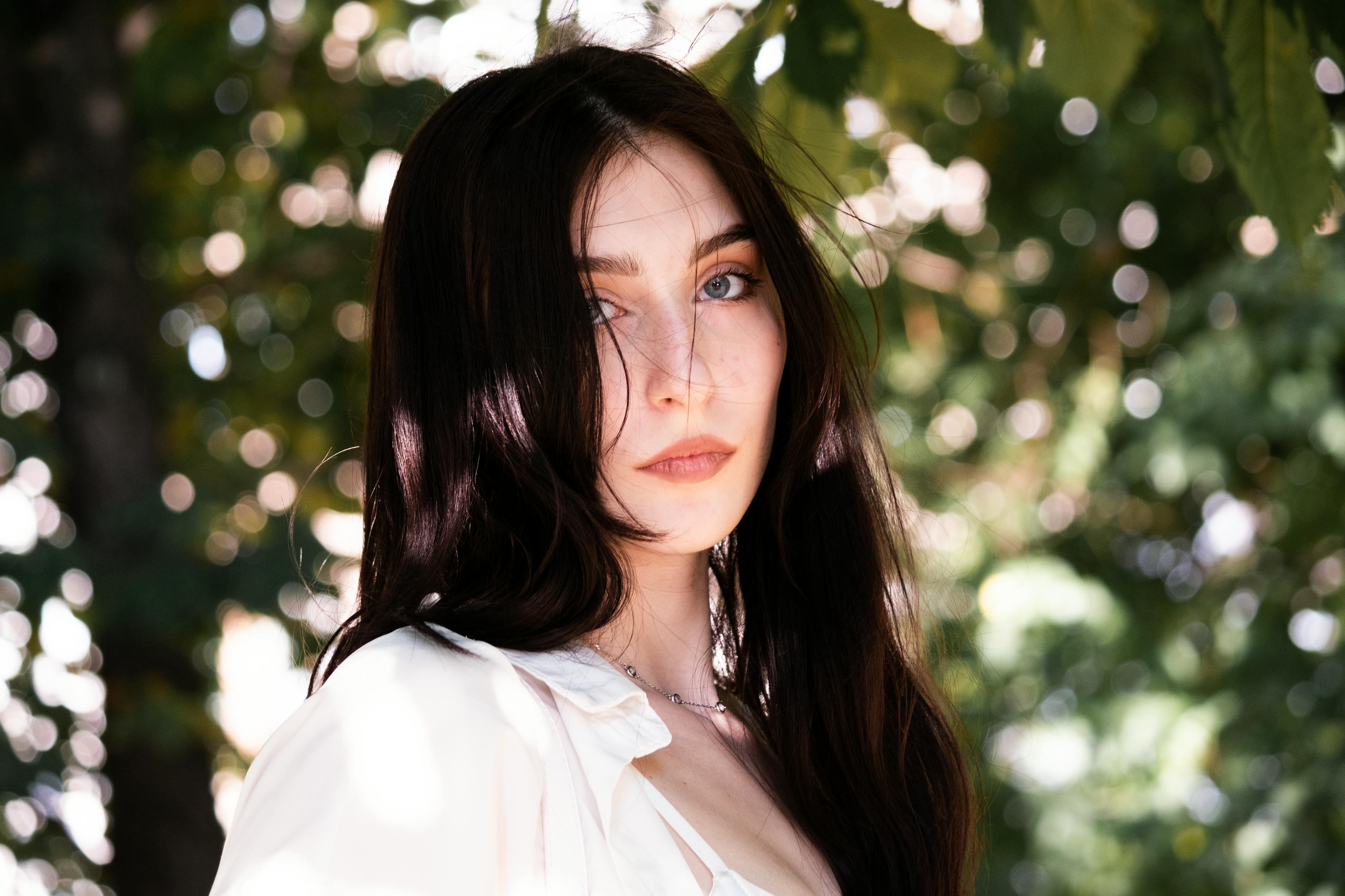 Close-Up Shot of a Beautiful Woman · Free Stock Photo