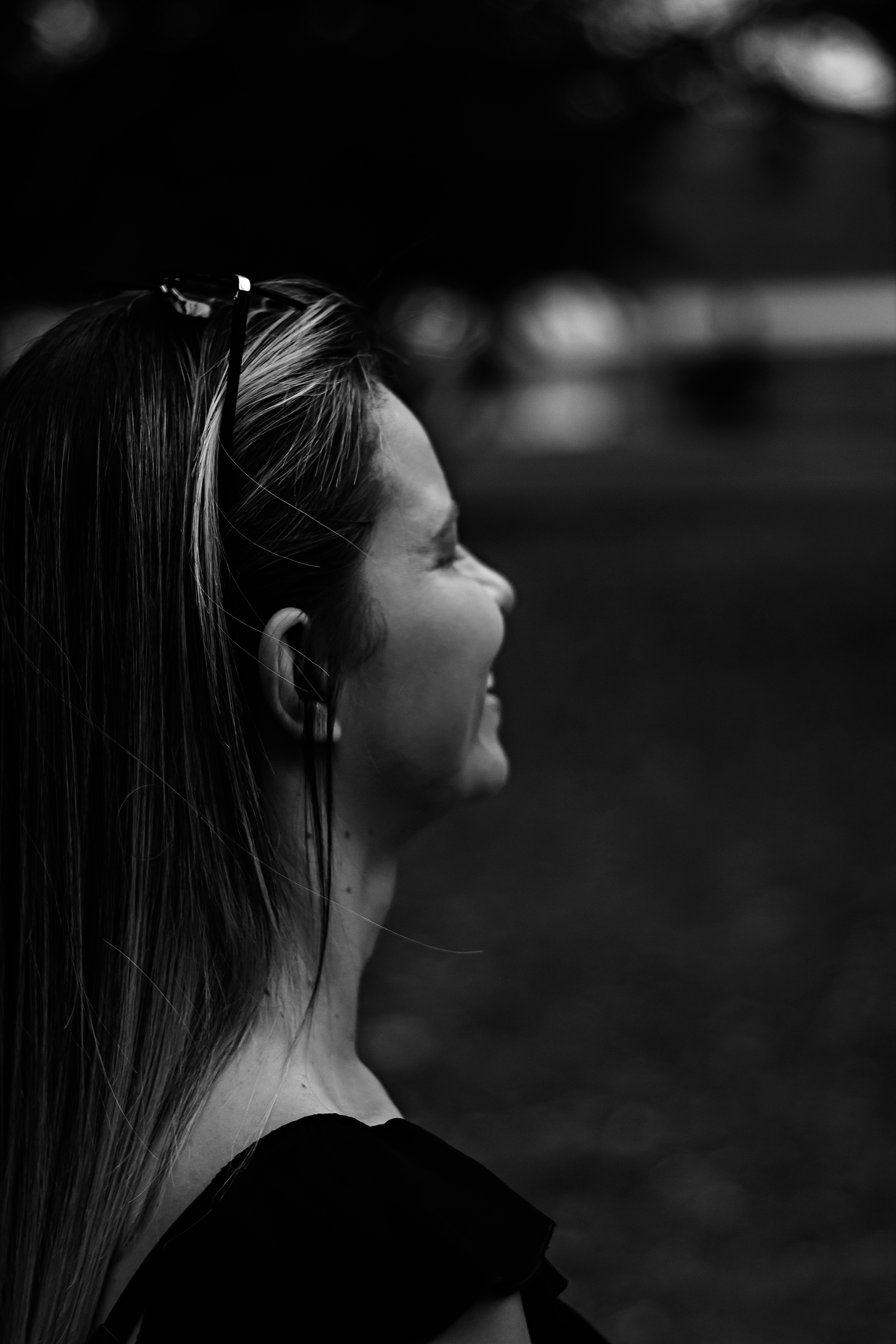 Side View Shot of a Happy Woman · Free Stock Photo