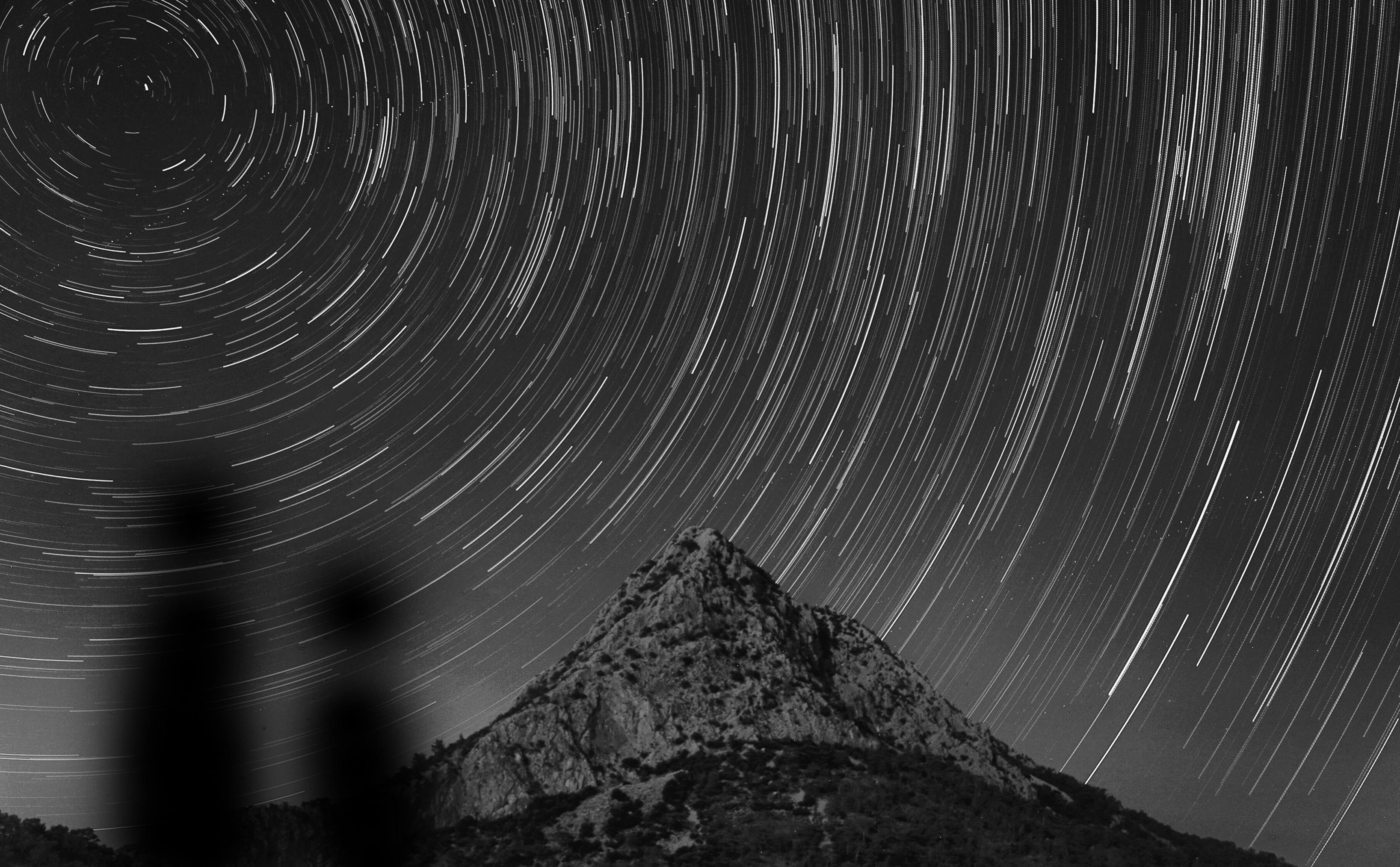 Blurred Motion of Stars at Night · Free Stock Photo