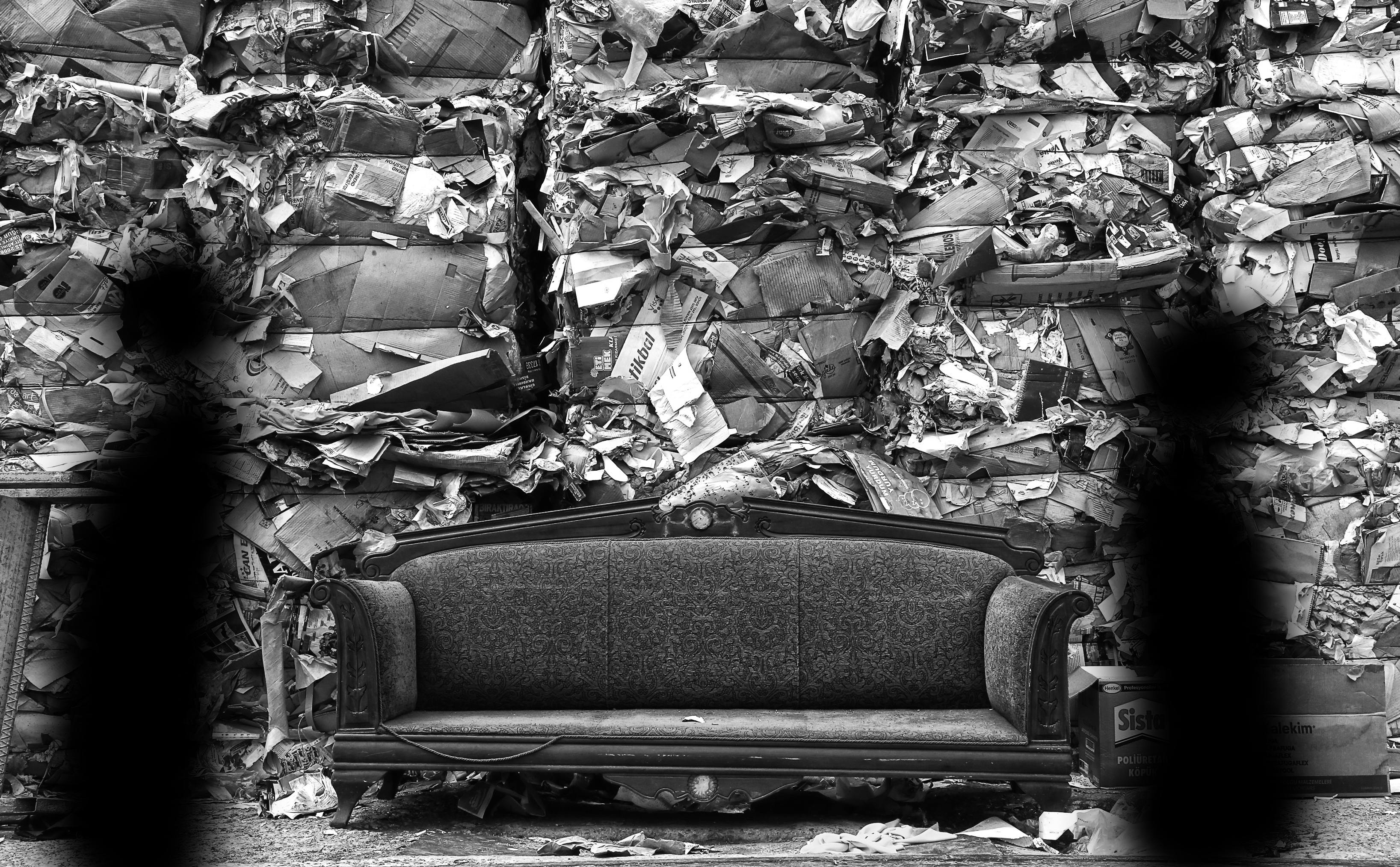 Sofa on Landfill · Free Stock Photo
