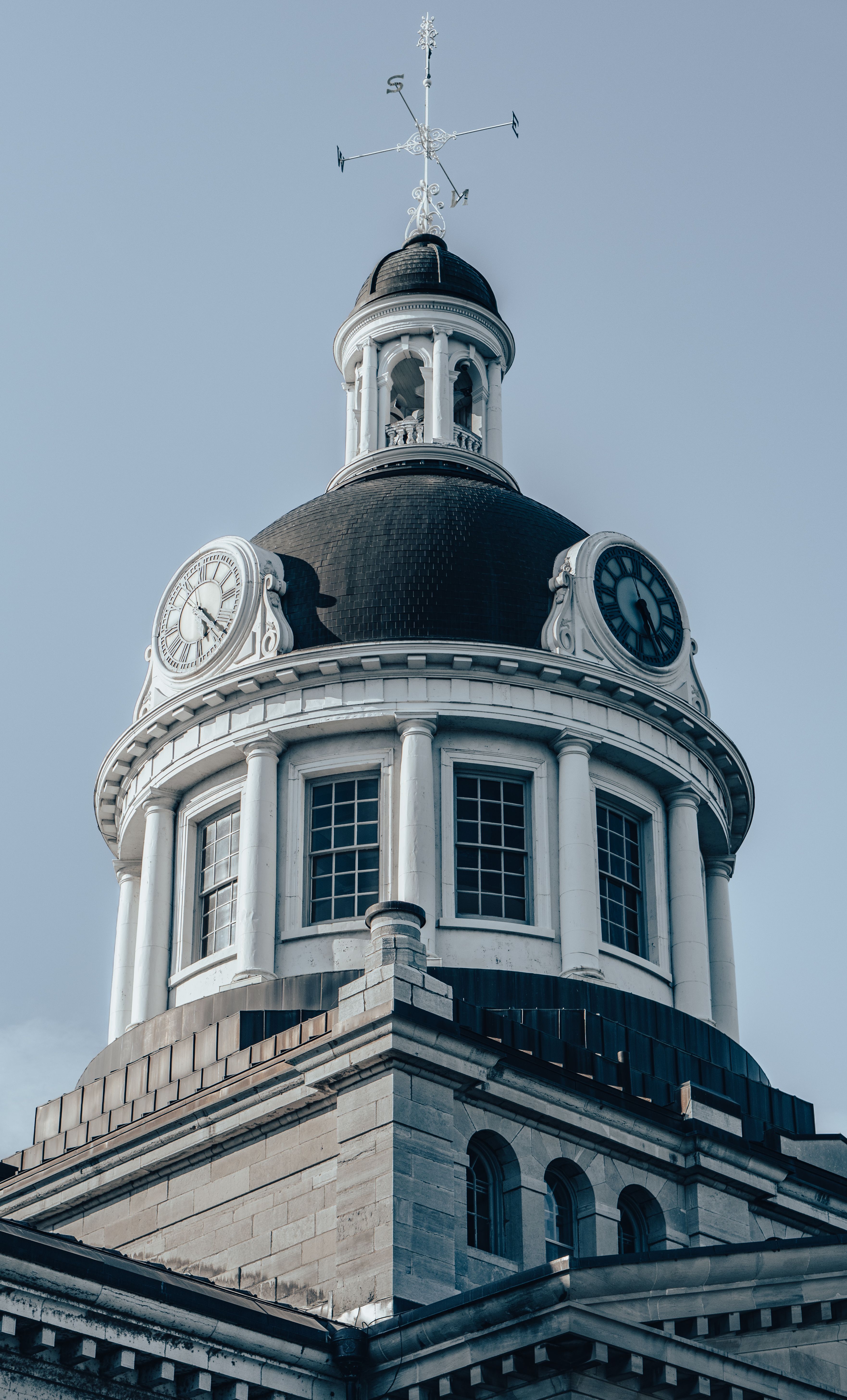 Facade of Courthouse · Free Stock Photo