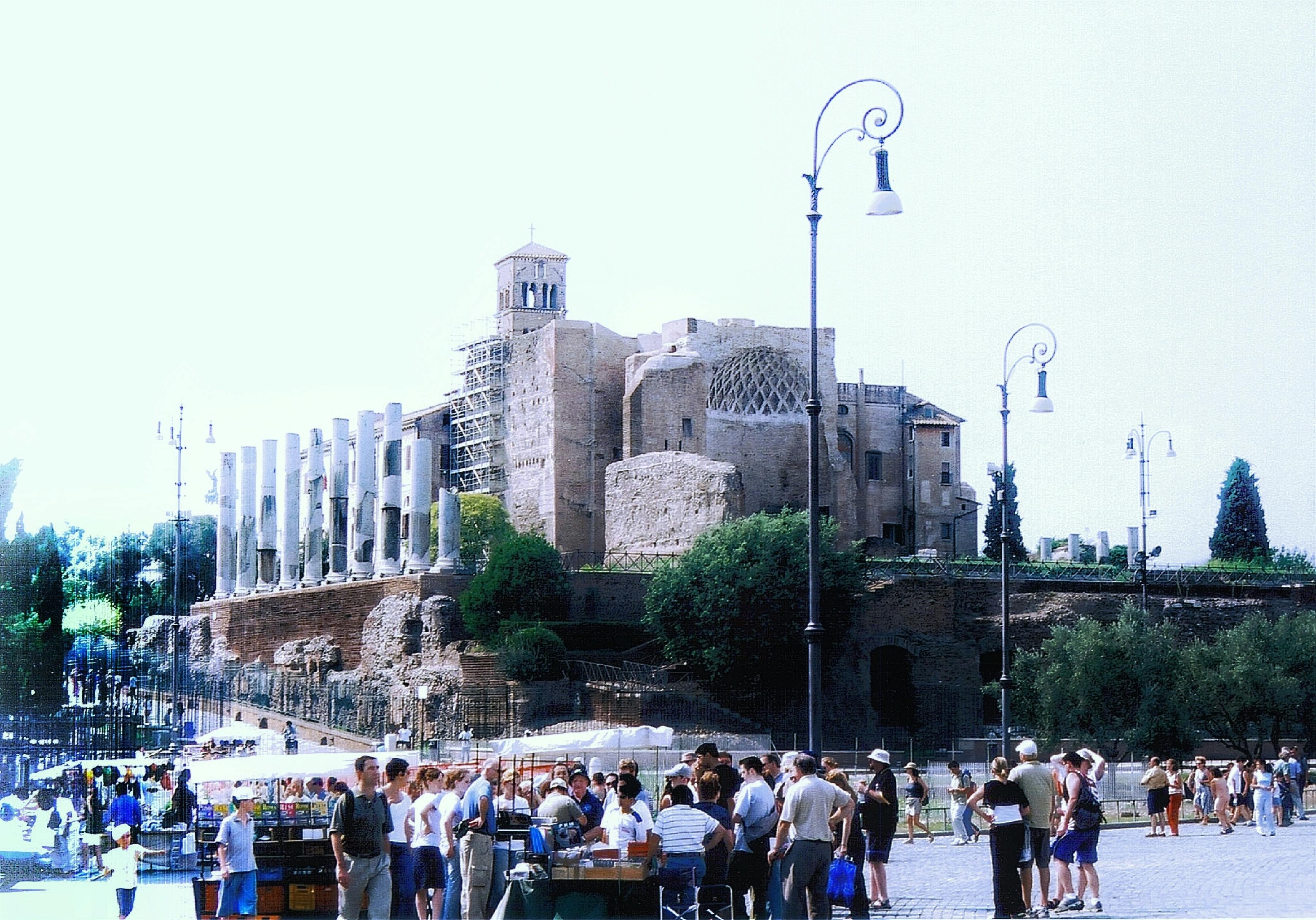 People Walking on the Street · Free Stock Photo