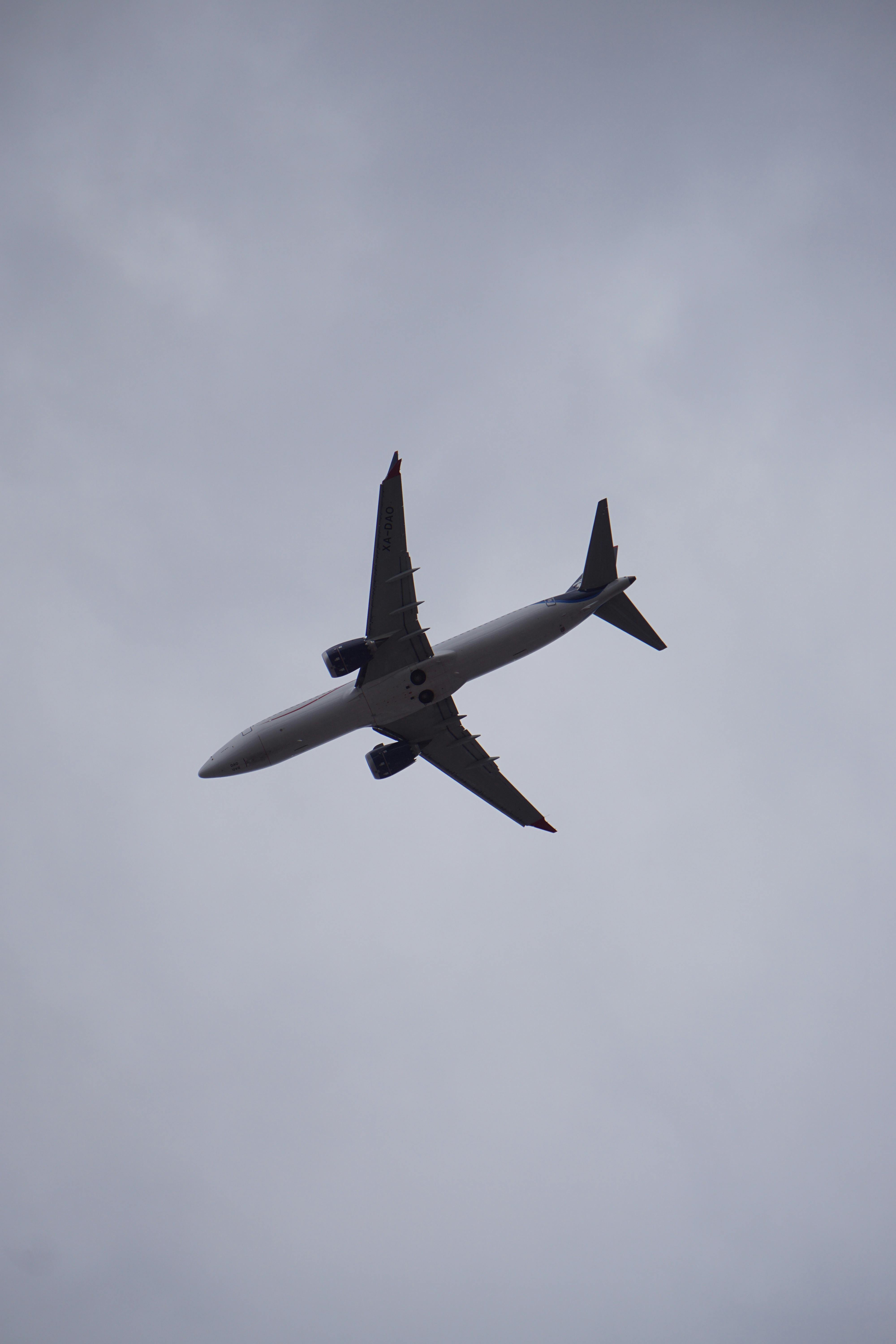 Airplane Falling Photos, Download Free Airplane Falling Stock Photos ...