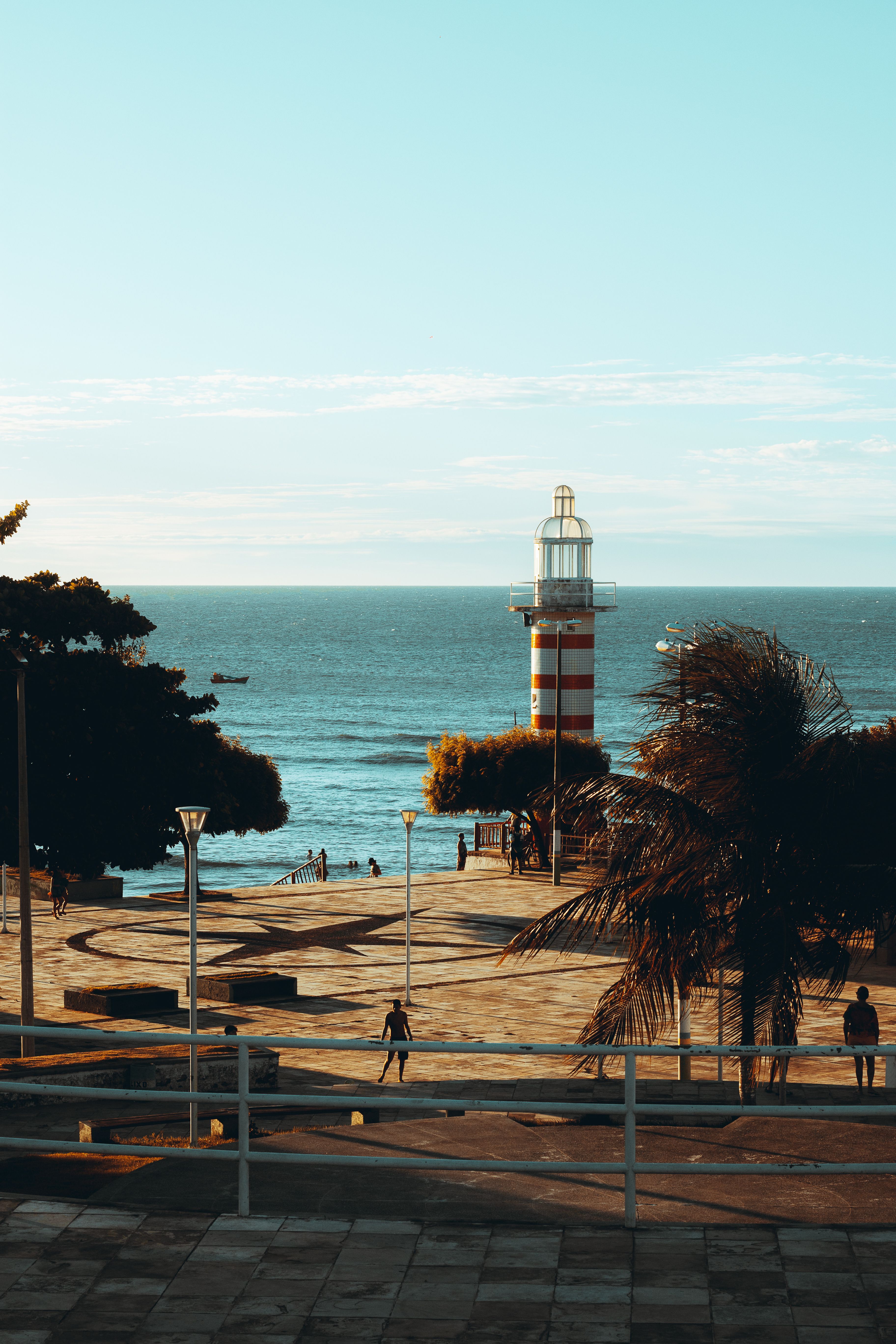 People Walking on the Seaside · Free Stock Photo