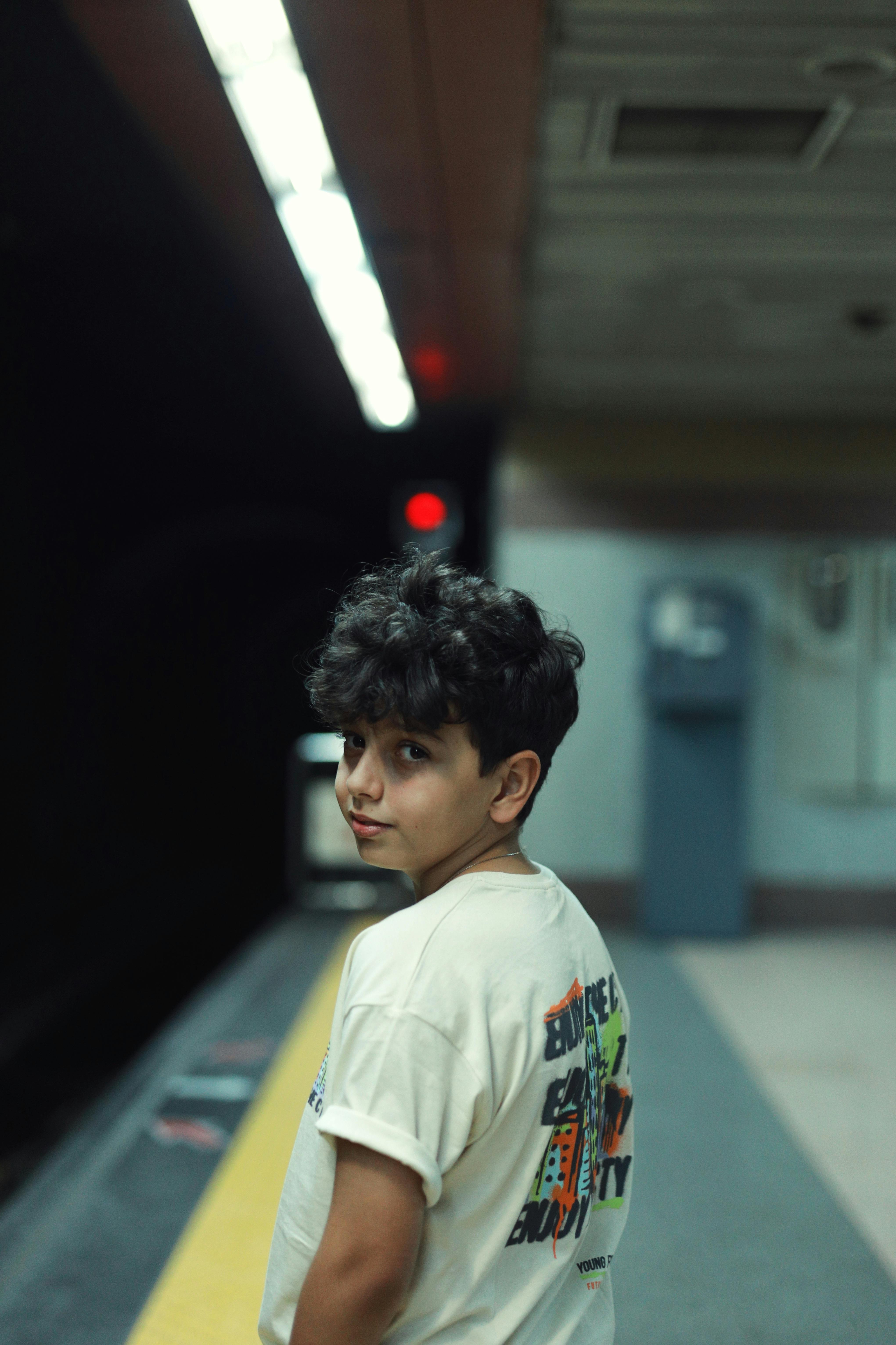 Sad Alone Boy In Metro Station Photos, Download The BEST Free Sad Alone ...