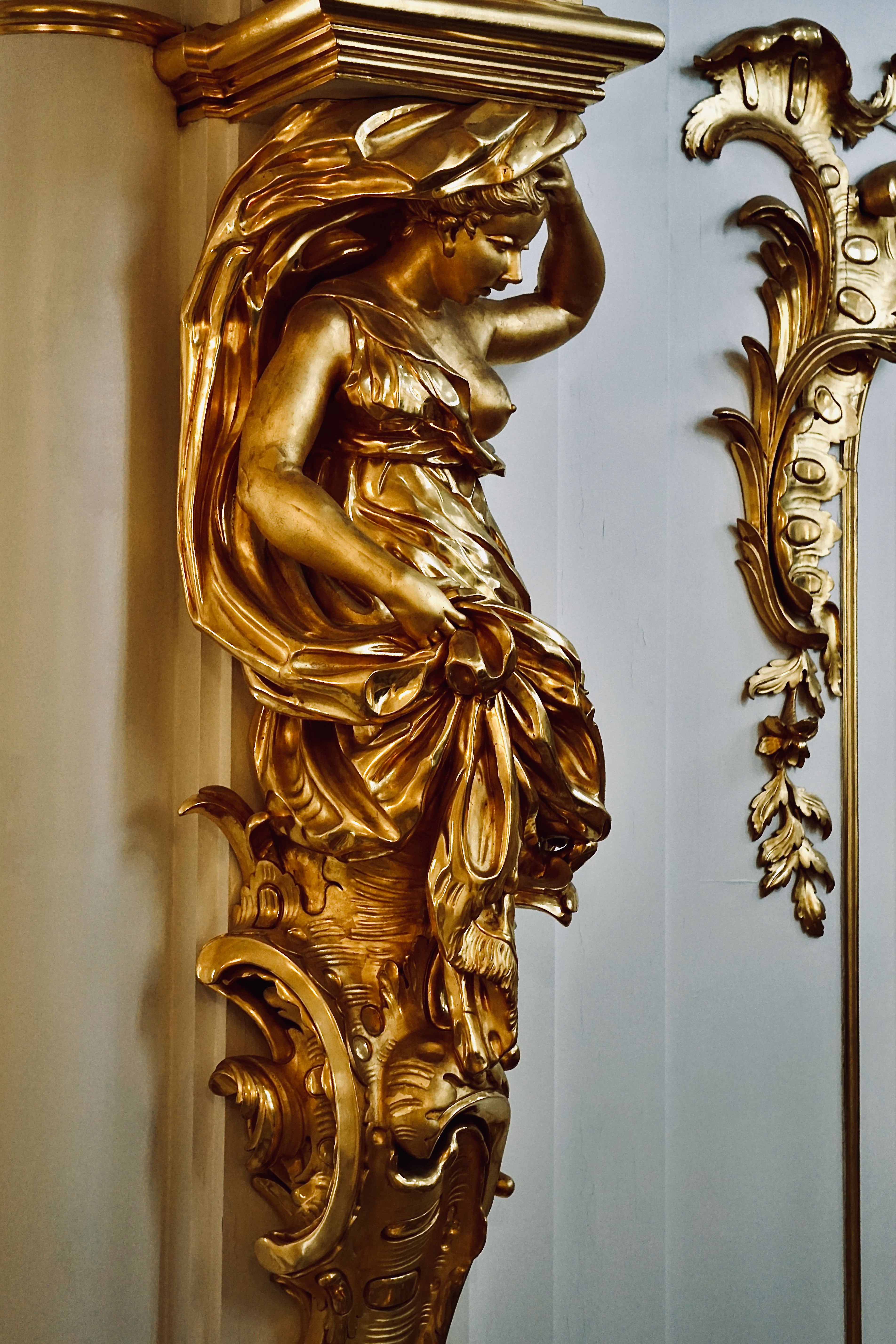 A Gold Statue of a Woman · Free Stock Photo