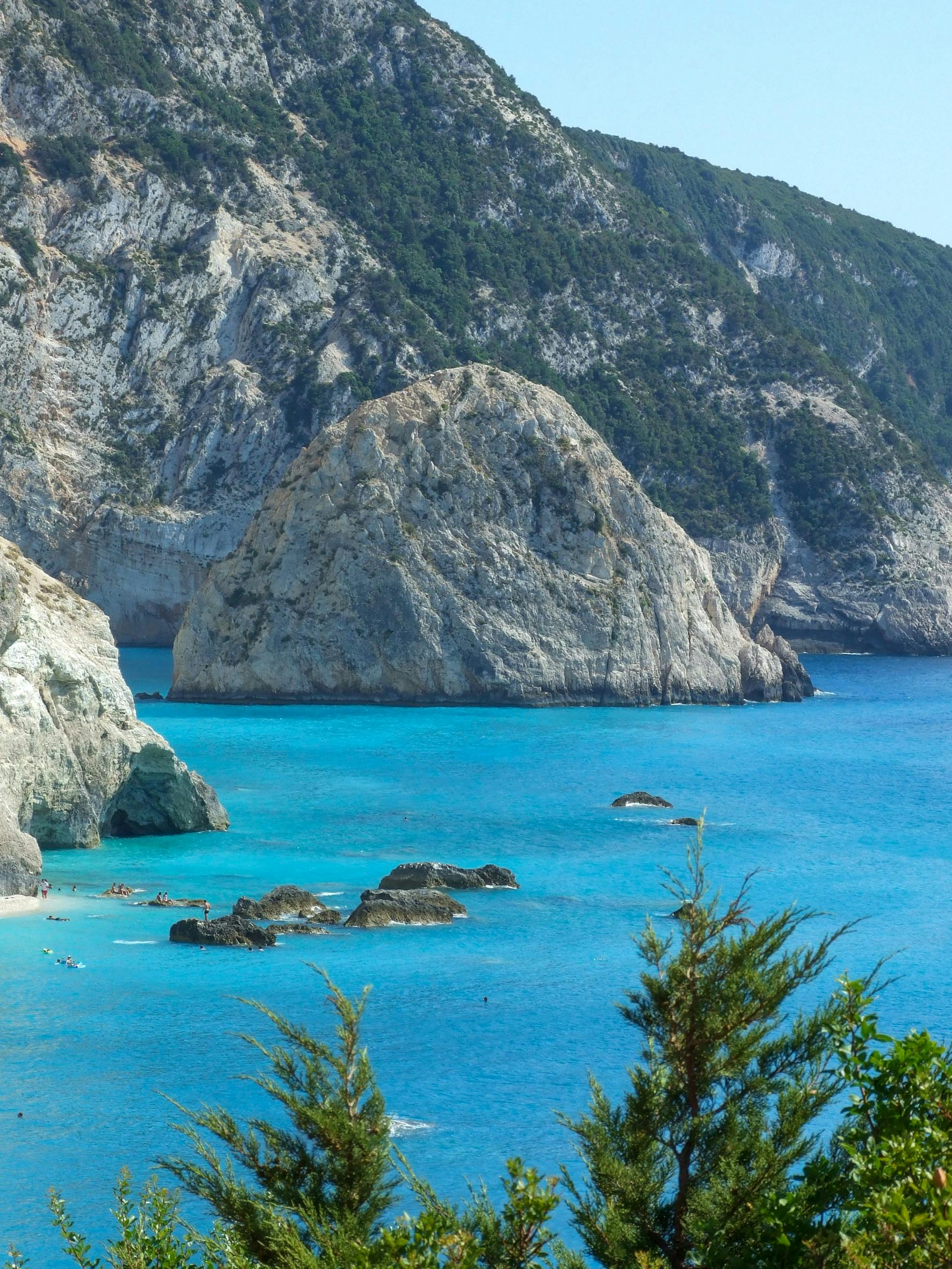 Exotic Scenery with Rock Islands · Free Stock Photo