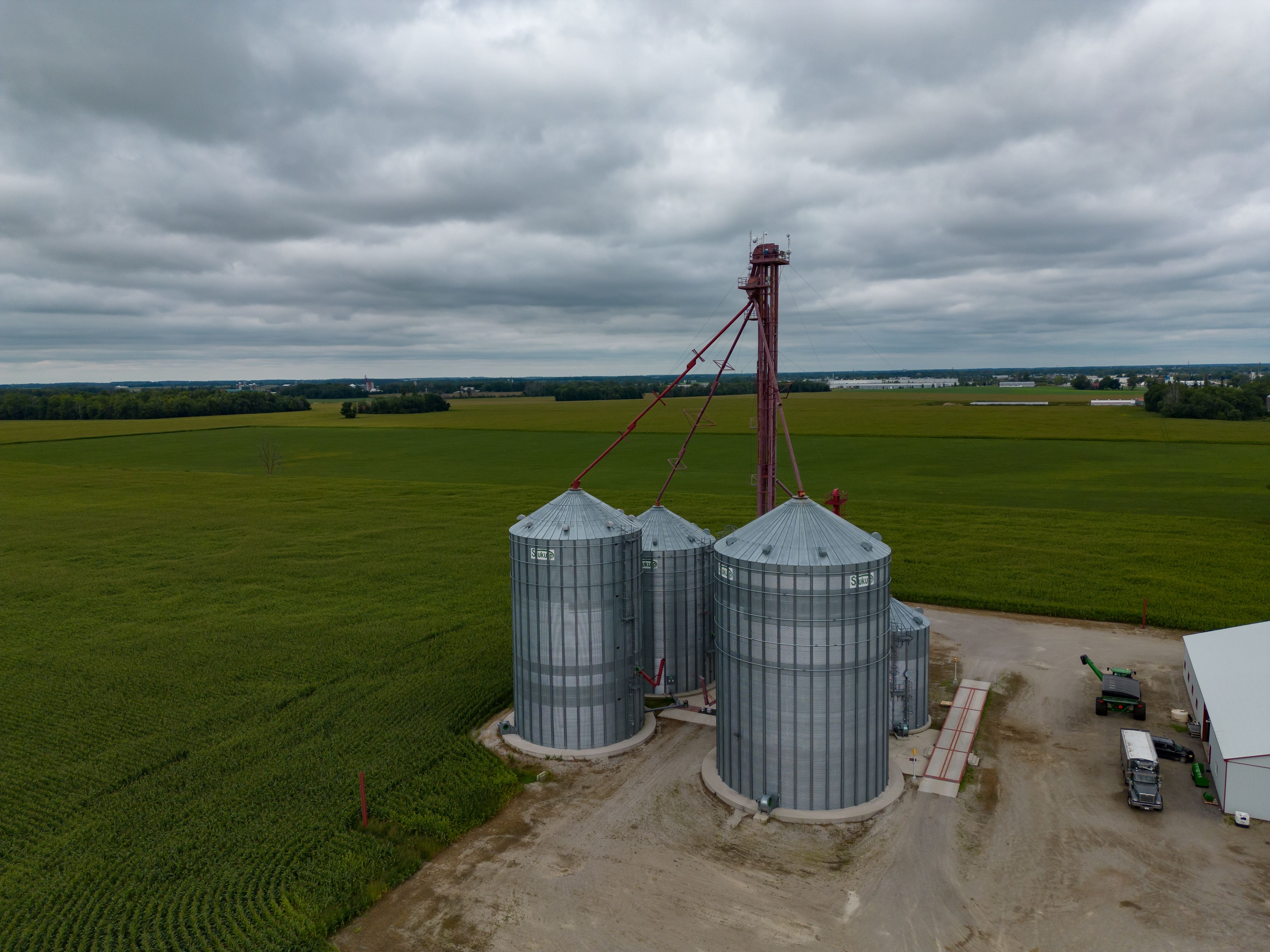 Silos Bygning Photos, Download The BEST Free Silos Bygning Stock Photos ...