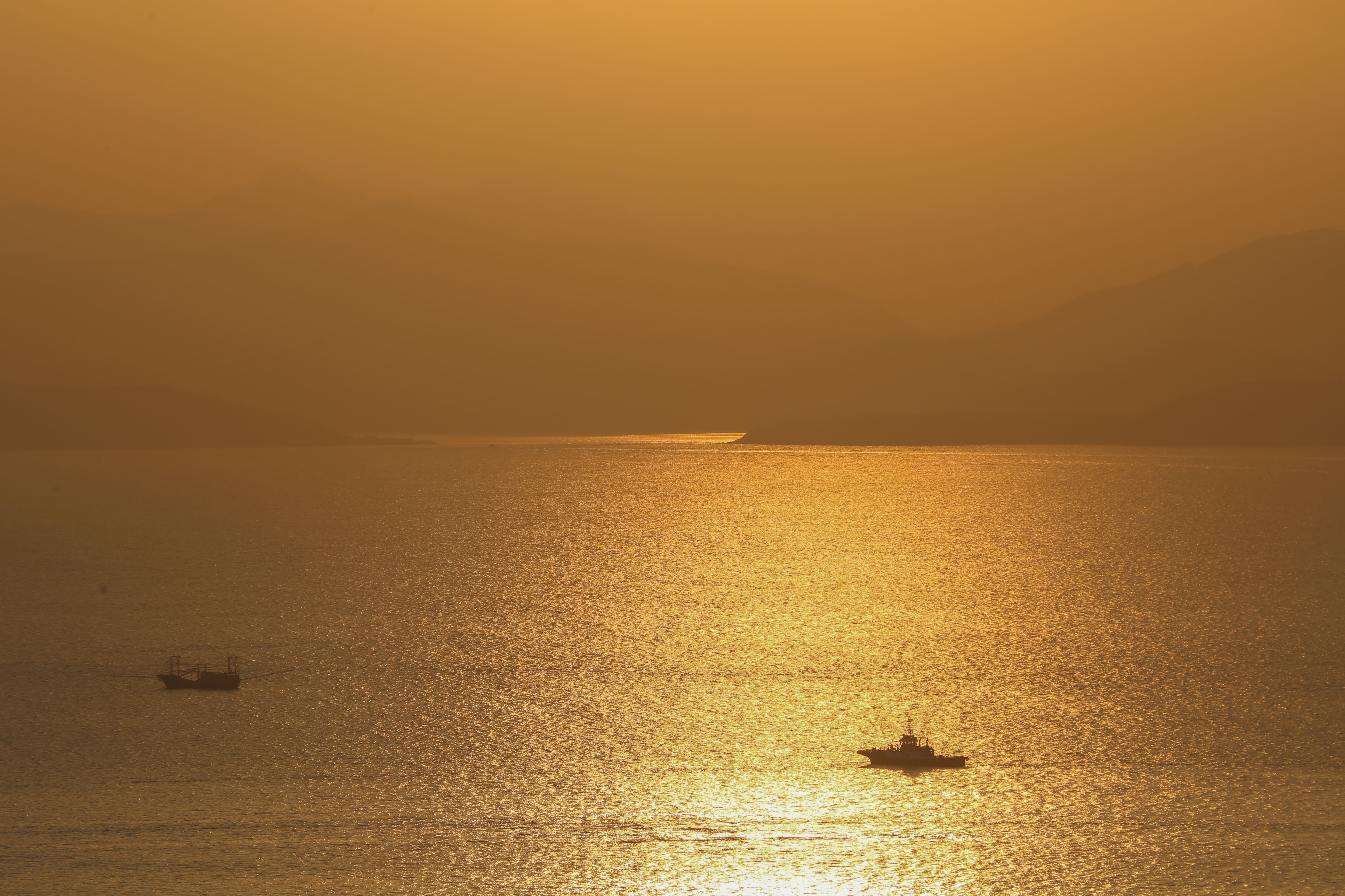Boats Sailing on the Ocean during Golden Hour · Free Stock Photo