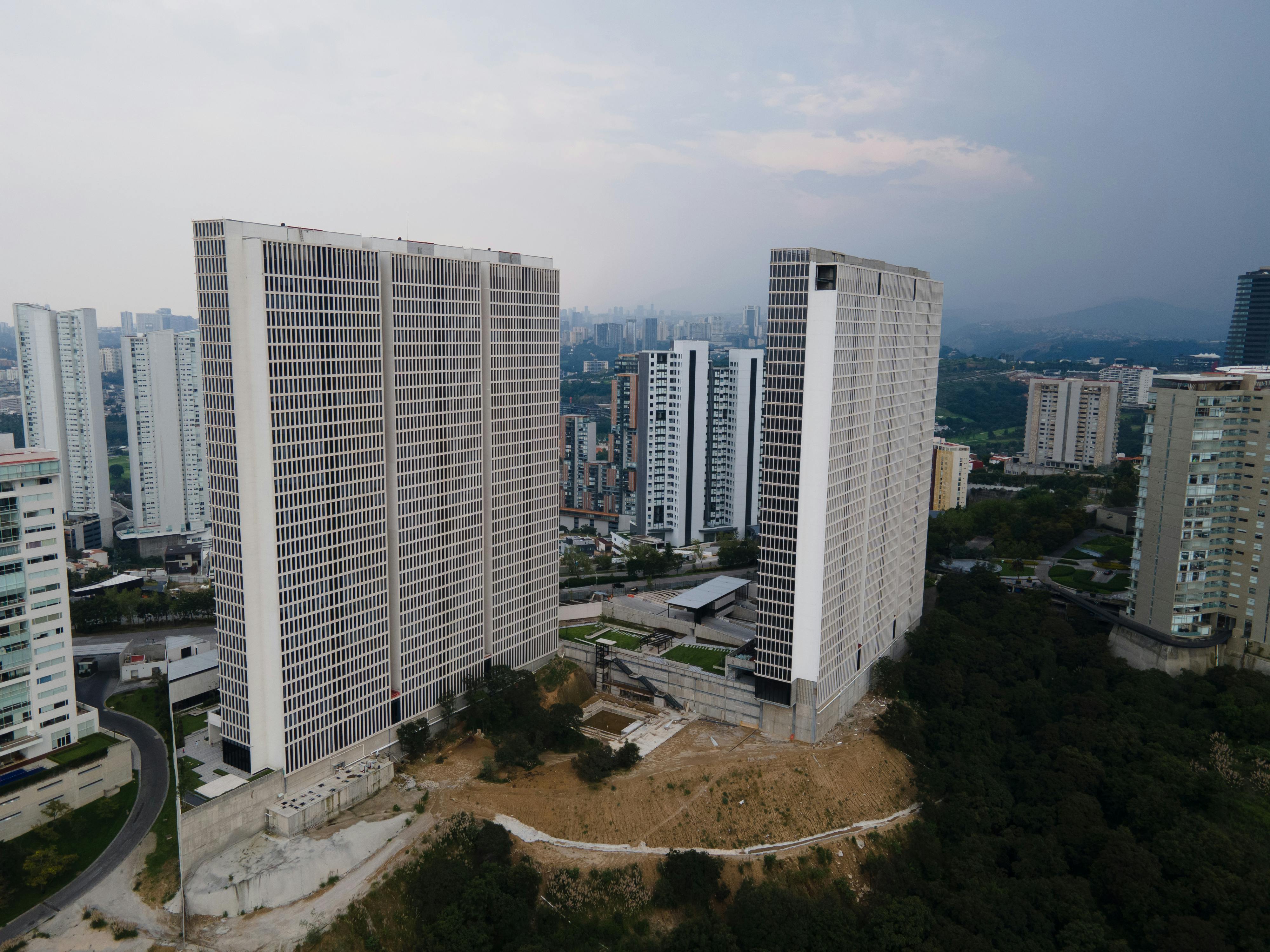 A Park Near Buildings and a Body of Water · Free Stock Photo